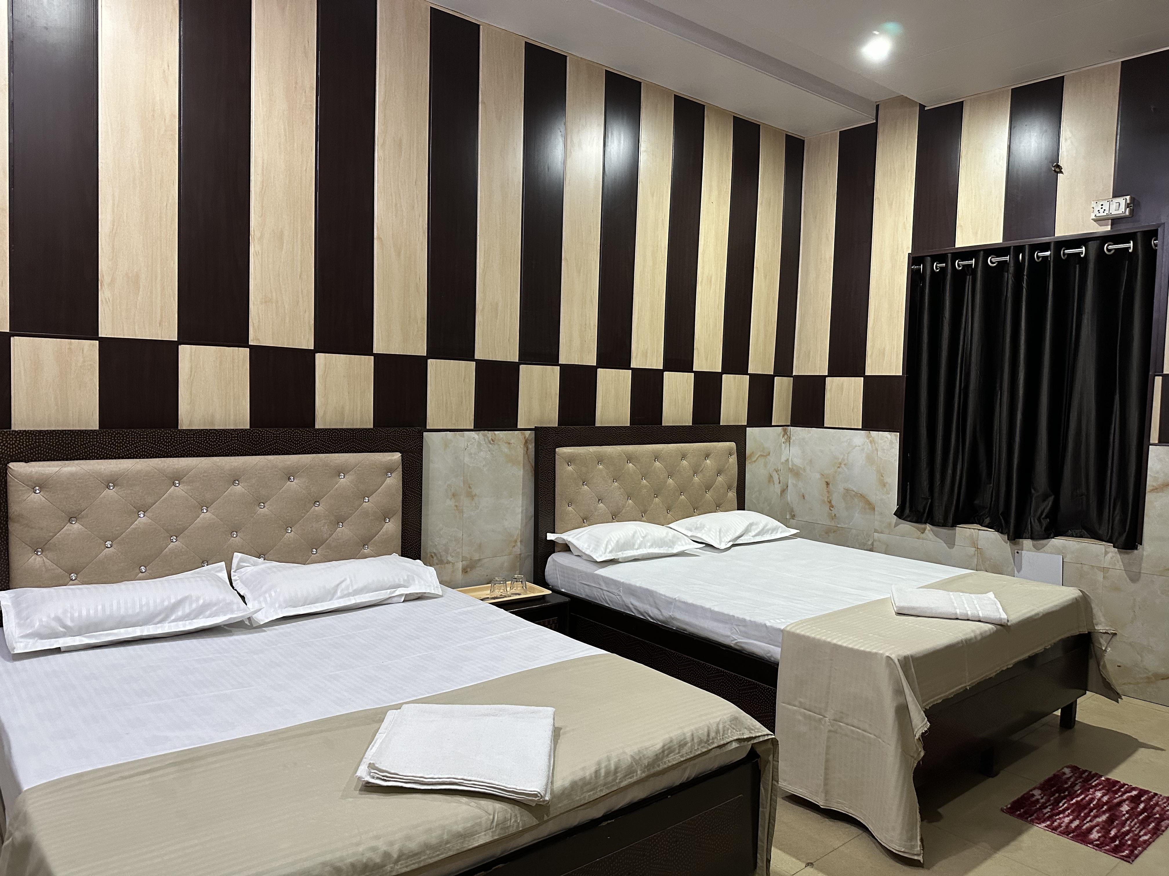 Kailash Palace 𝗕𝗢𝗢𝗞 Mathura Hotel