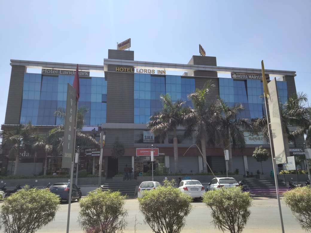 Hotel Lords Inn 𝗕𝗢𝗢𝗞 Ahmedabad Hotel