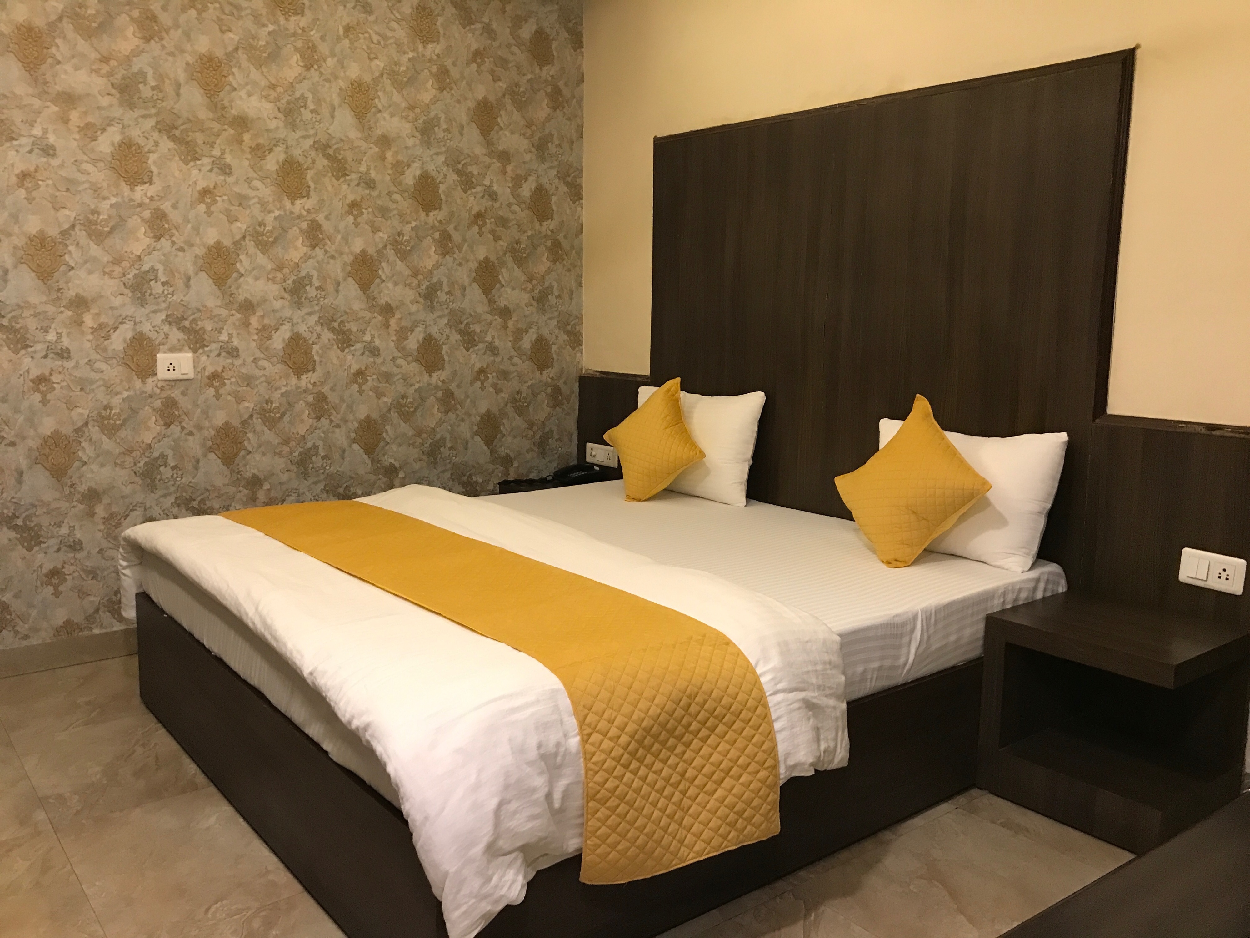 Hotel Dev Residency 𝗕𝗢𝗢𝗞 Narnaul Hotel