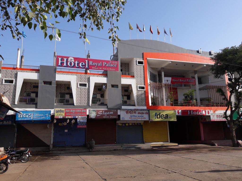 Photos of Hotel Royal Palace Dhamnod - Hotel in Dhamnod