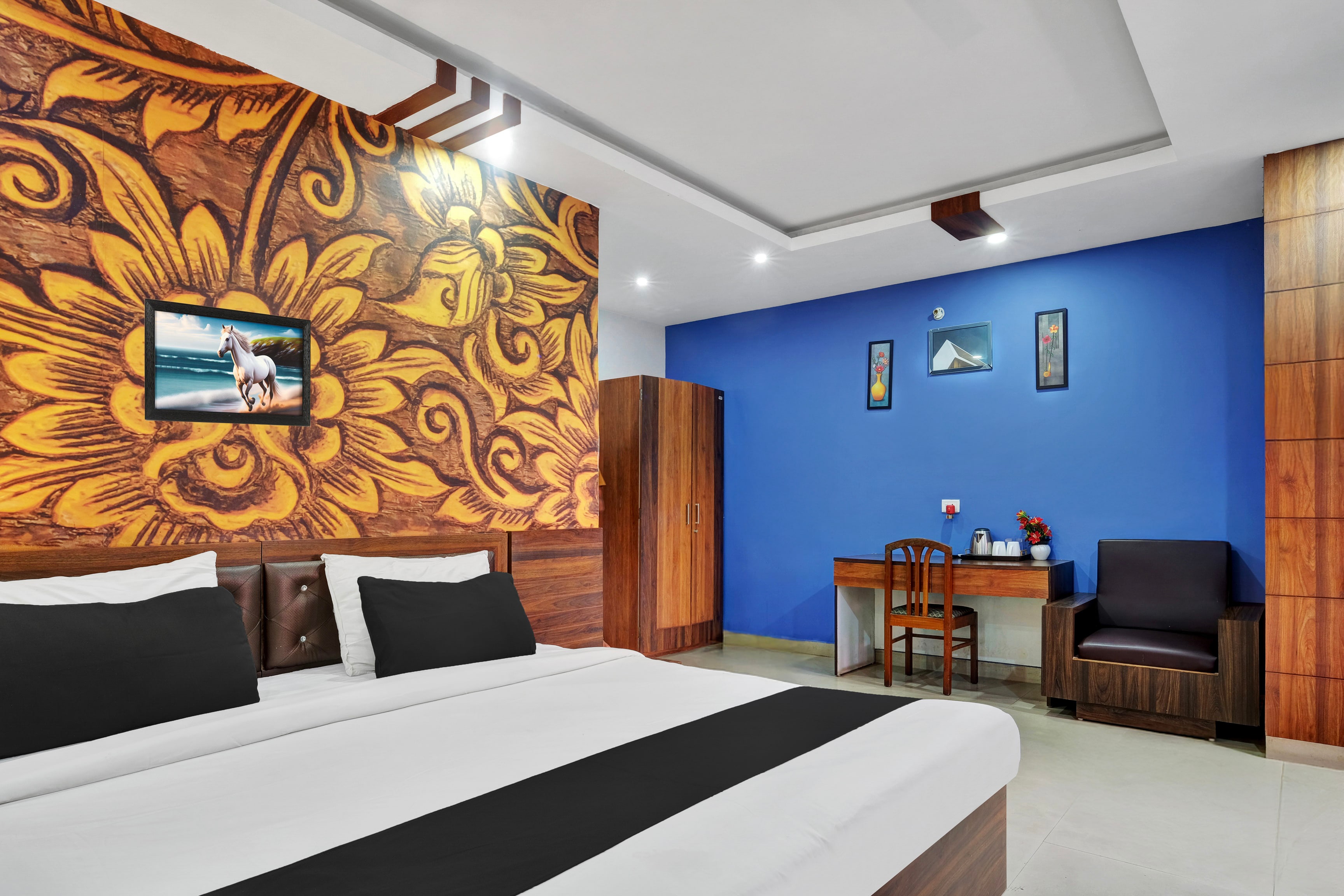 Super Townhouse Zoo Road Near Guwahati Central Formerly IR Luxuria 𝗕𝗢𝗢𝗞 ...