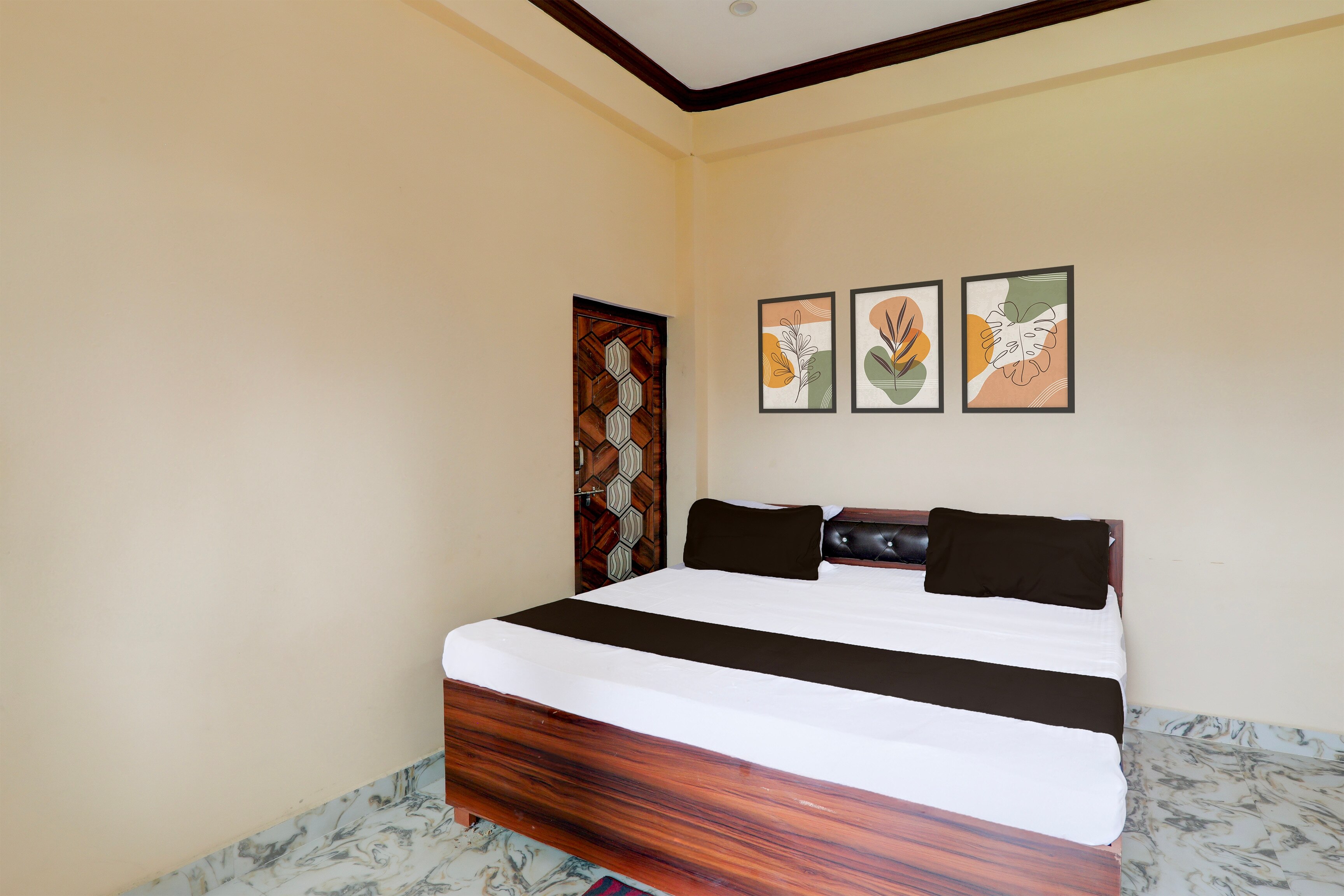 Hotel O Kothi Roti Hotel 𝗕𝗢𝗢𝗞 Meja Hotel