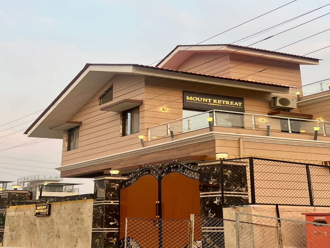Mount Retreat 4BHK Luxe Villa 𝗕𝗢𝗢𝗞 Lonavala Villa