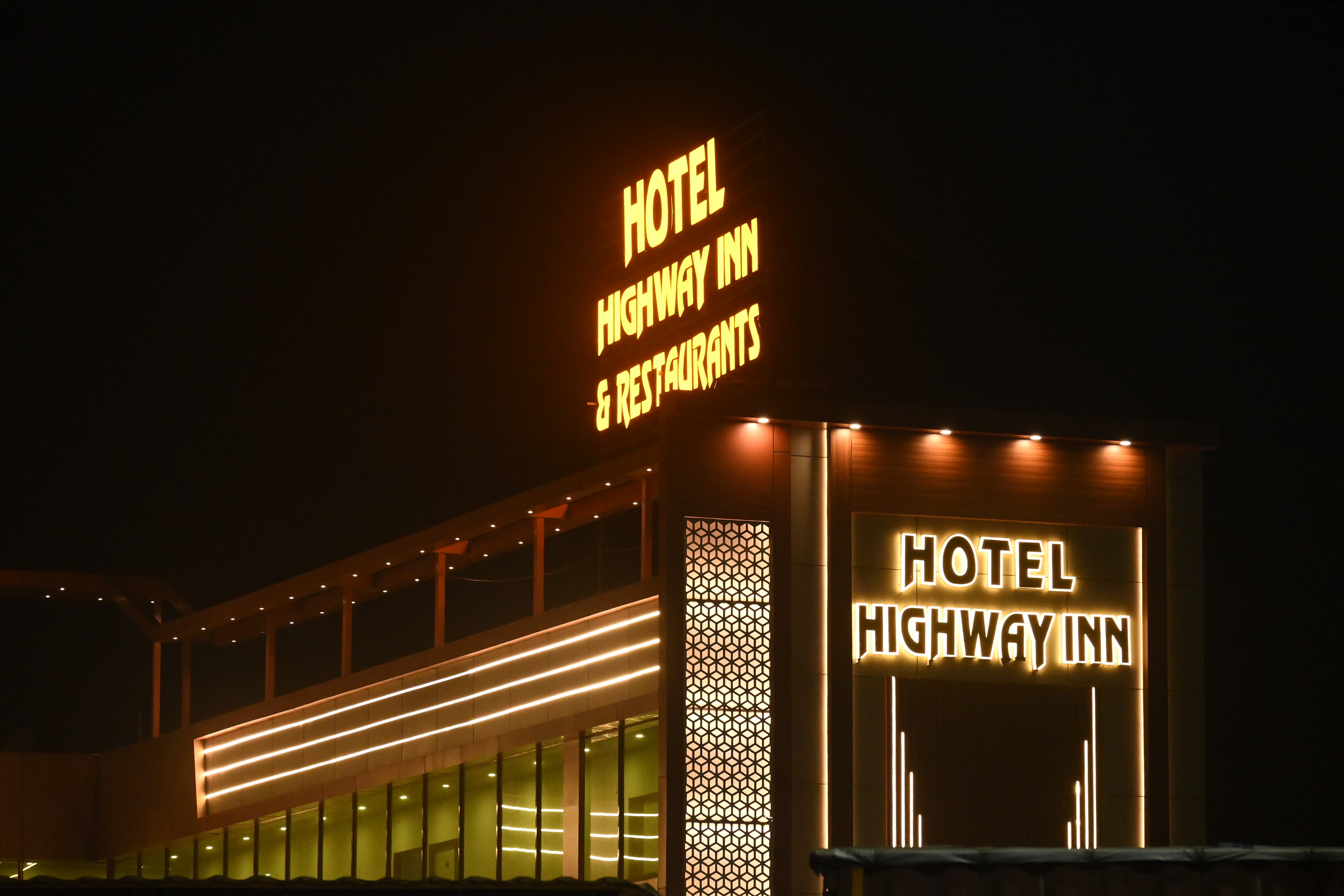 highway inn 𝗕𝗢𝗢𝗞 Varanasi Hotel