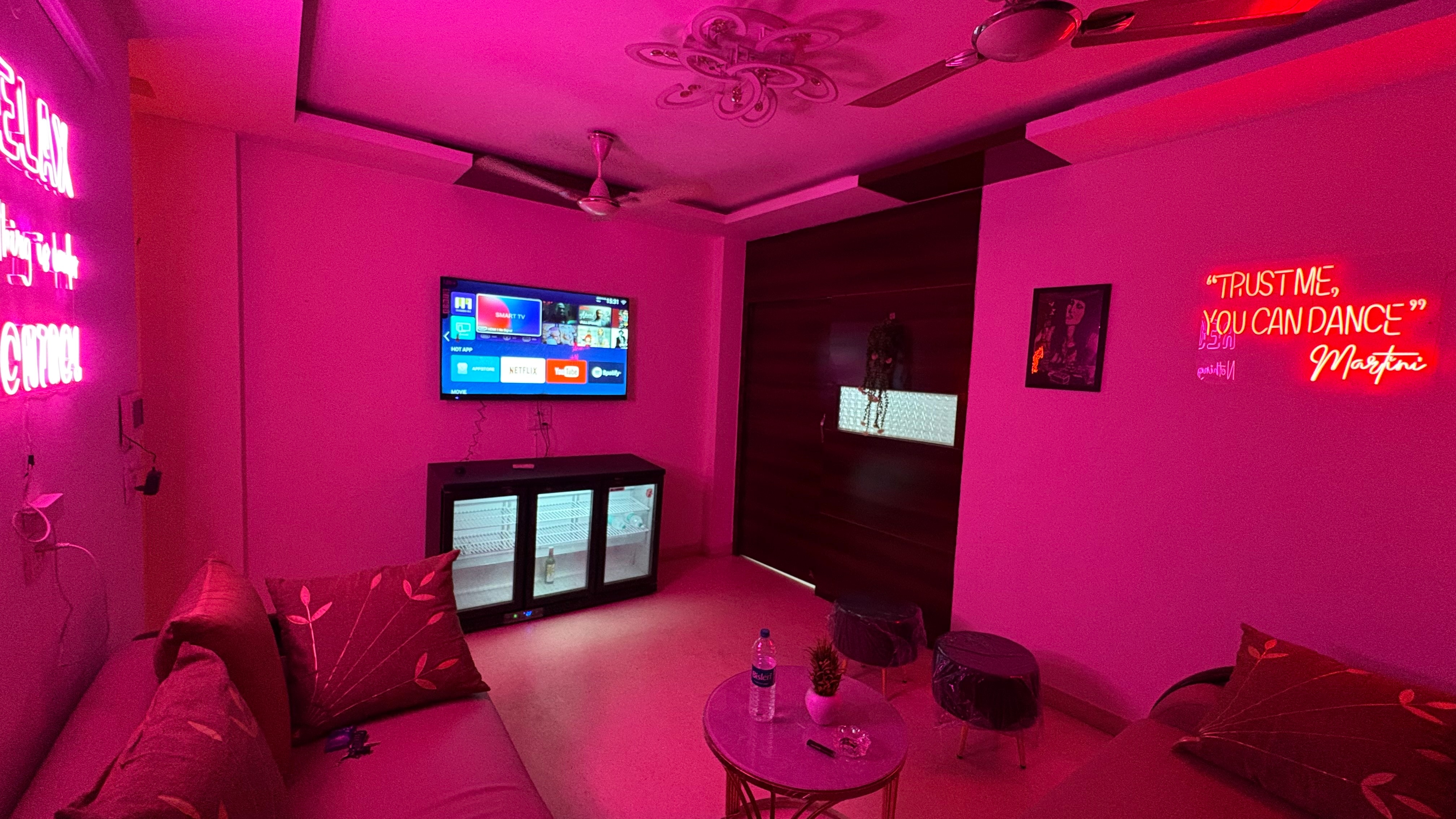 La Casa 𝗕𝗢𝗢𝗞 Delhi Apartment