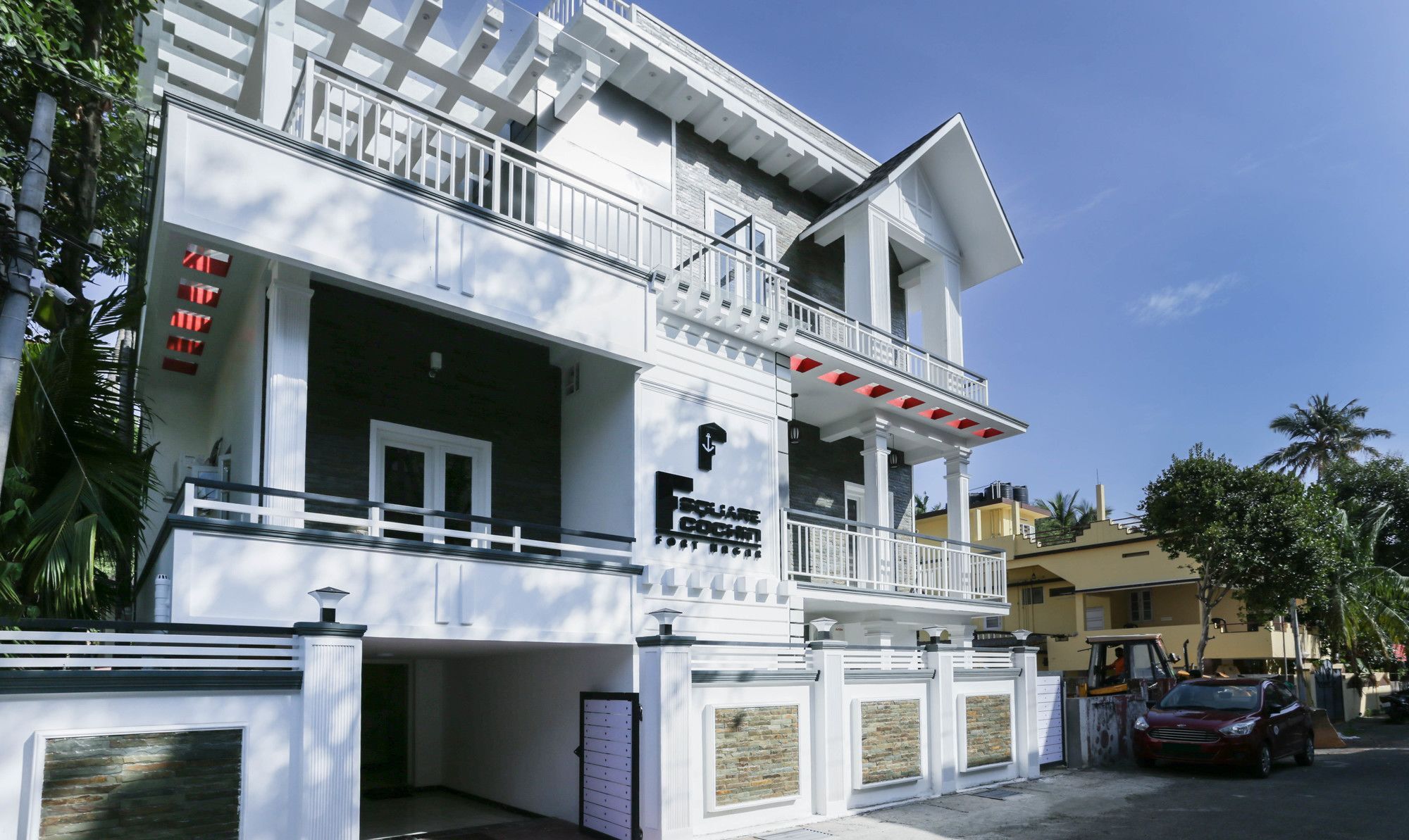F Square 𝗕𝗢𝗢𝗞 Cochin Hotel