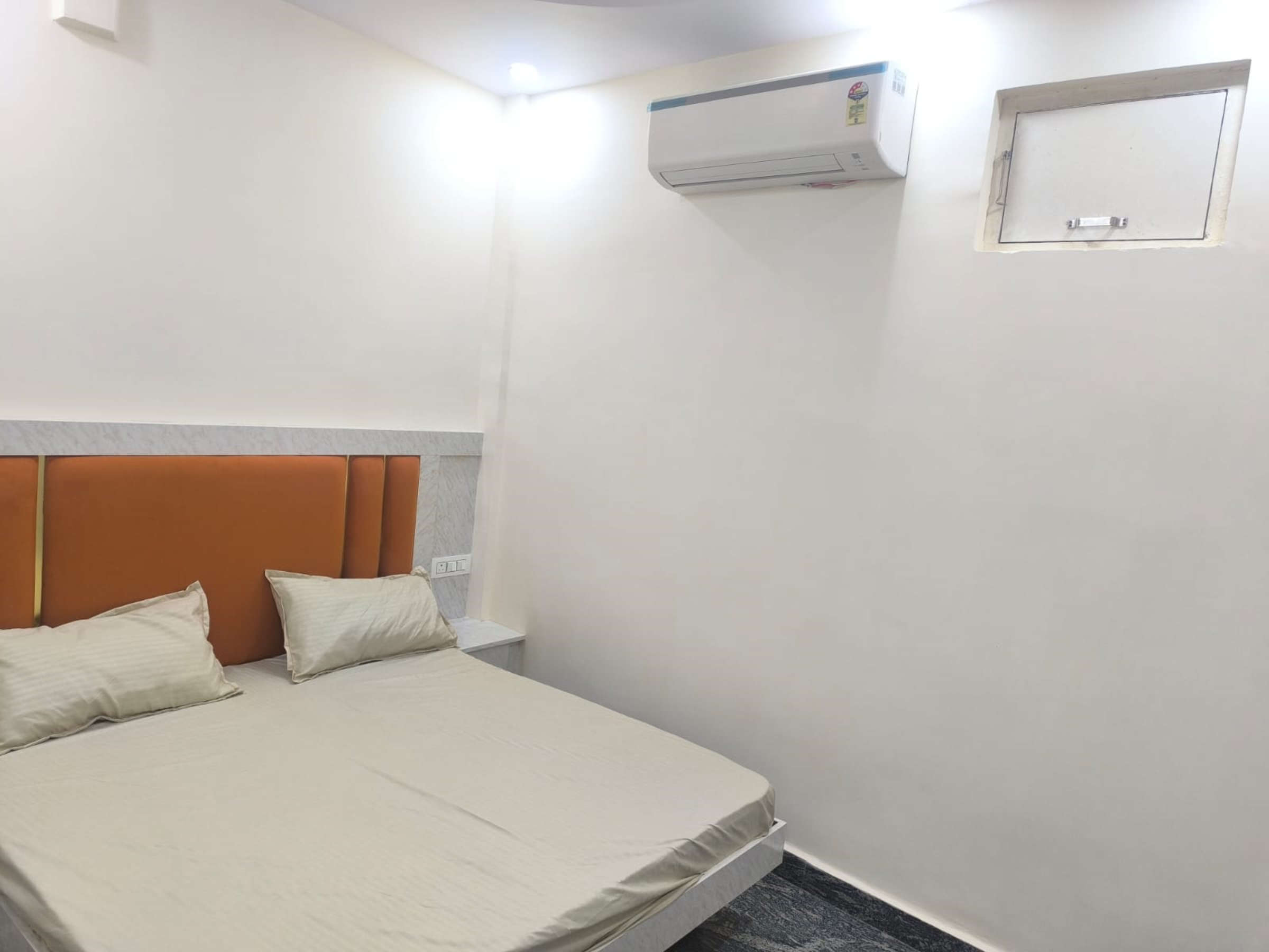 GRAND HRK 𝗕𝗢𝗢𝗞 Delhi Homestay