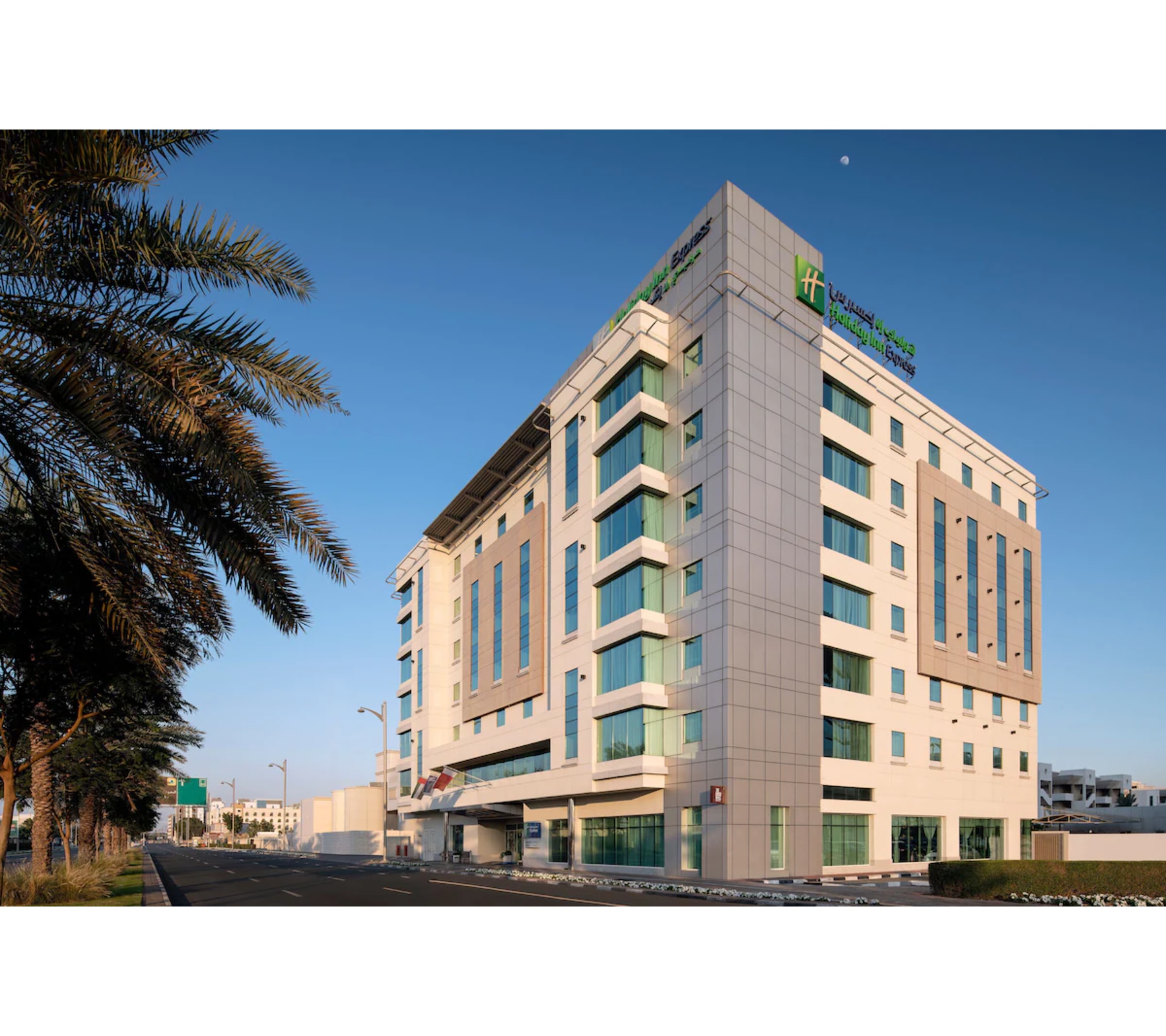 Holiday Inn Express Dubai Jumeirah, Dubai @IDR 35 - Holiday Inn Express ...