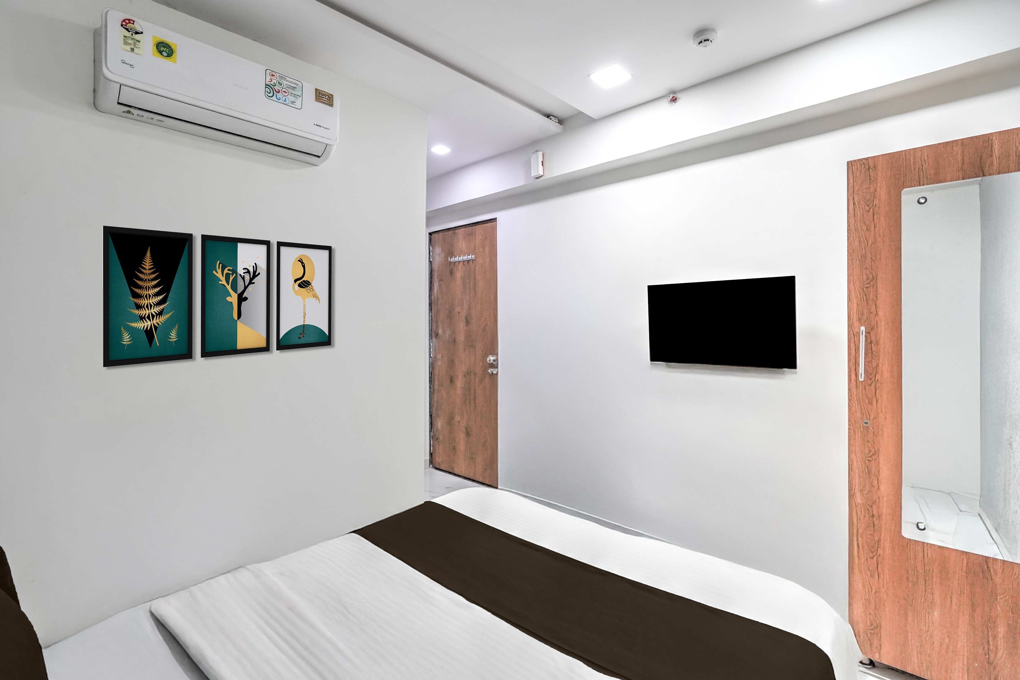 Rooms of Super Hotel O Sneh Rashmi Botanical Garden Surat Formerly ...