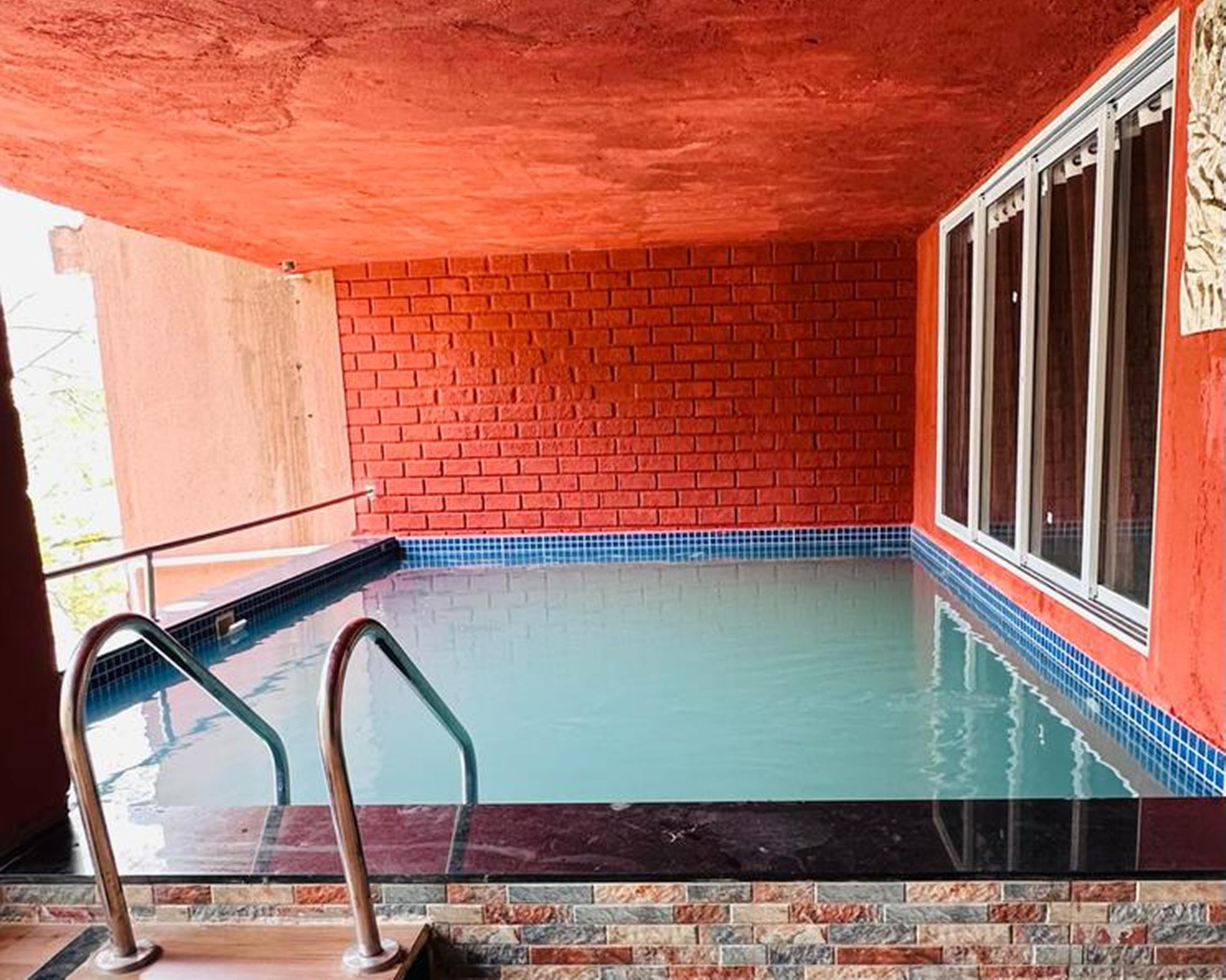 Rose Closes collation 𝗕𝗢𝗢𝗞 Mumbai Villa