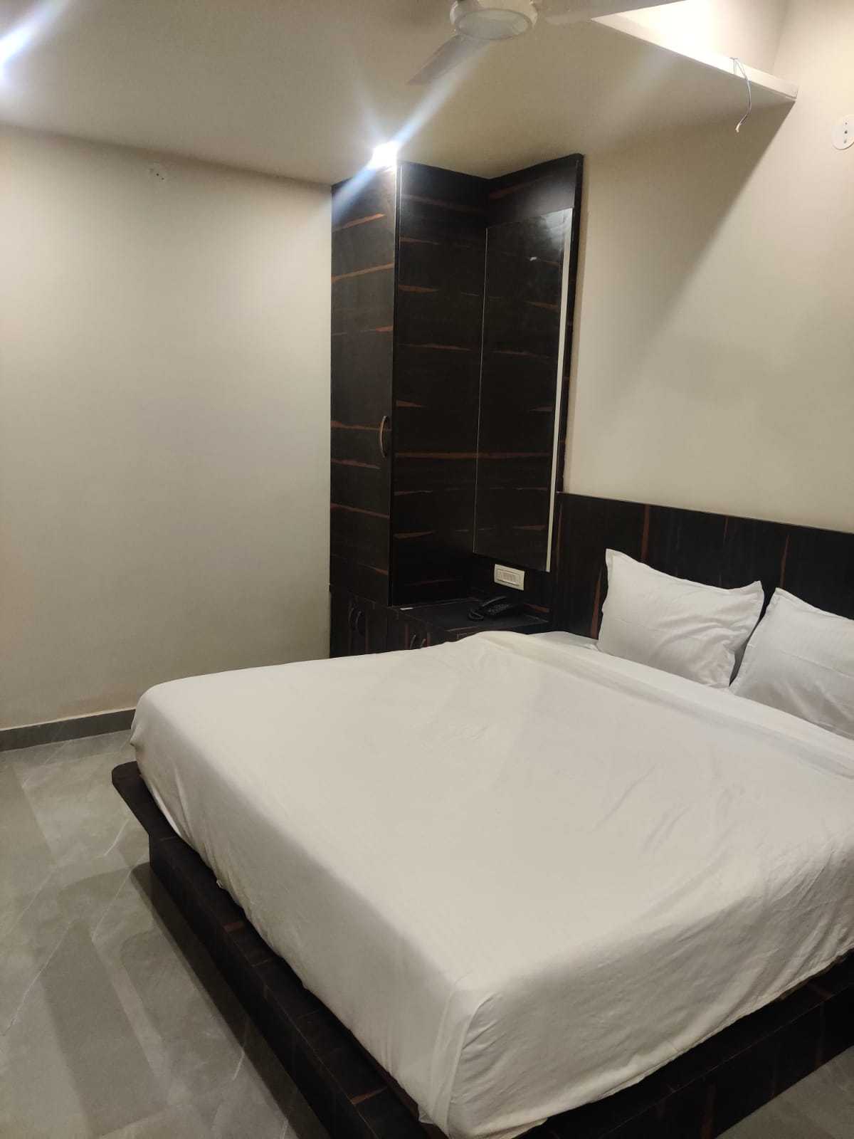 Townhouse Karma 𝗕𝗢𝗢𝗞 Jaipur Hotel