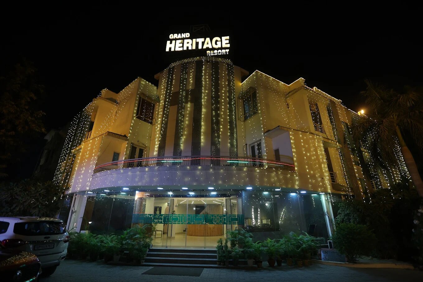 Grand Heritage Resort 𝗕𝗢𝗢𝗞 Noida Resort