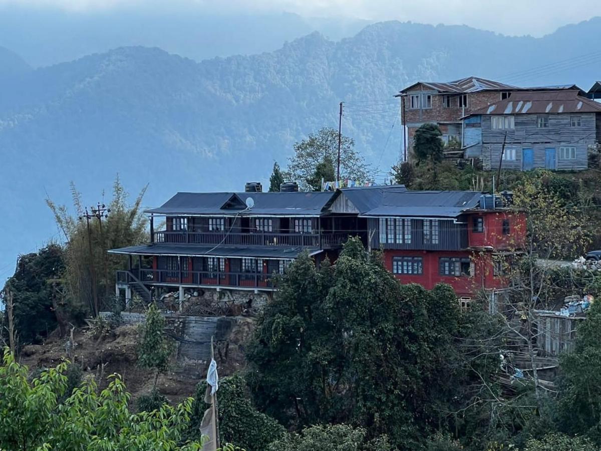 Yankee Resort Village Retreat -1988 𝗕𝗢𝗢𝗞 Rishyap Homestay