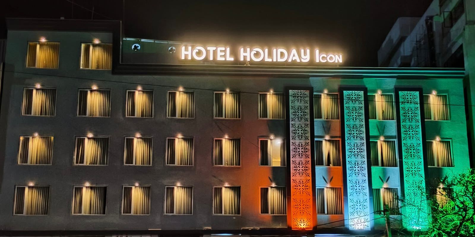 Hotel Holiday Icon 𝗕𝗢𝗢𝗞 Dwarka Hotel