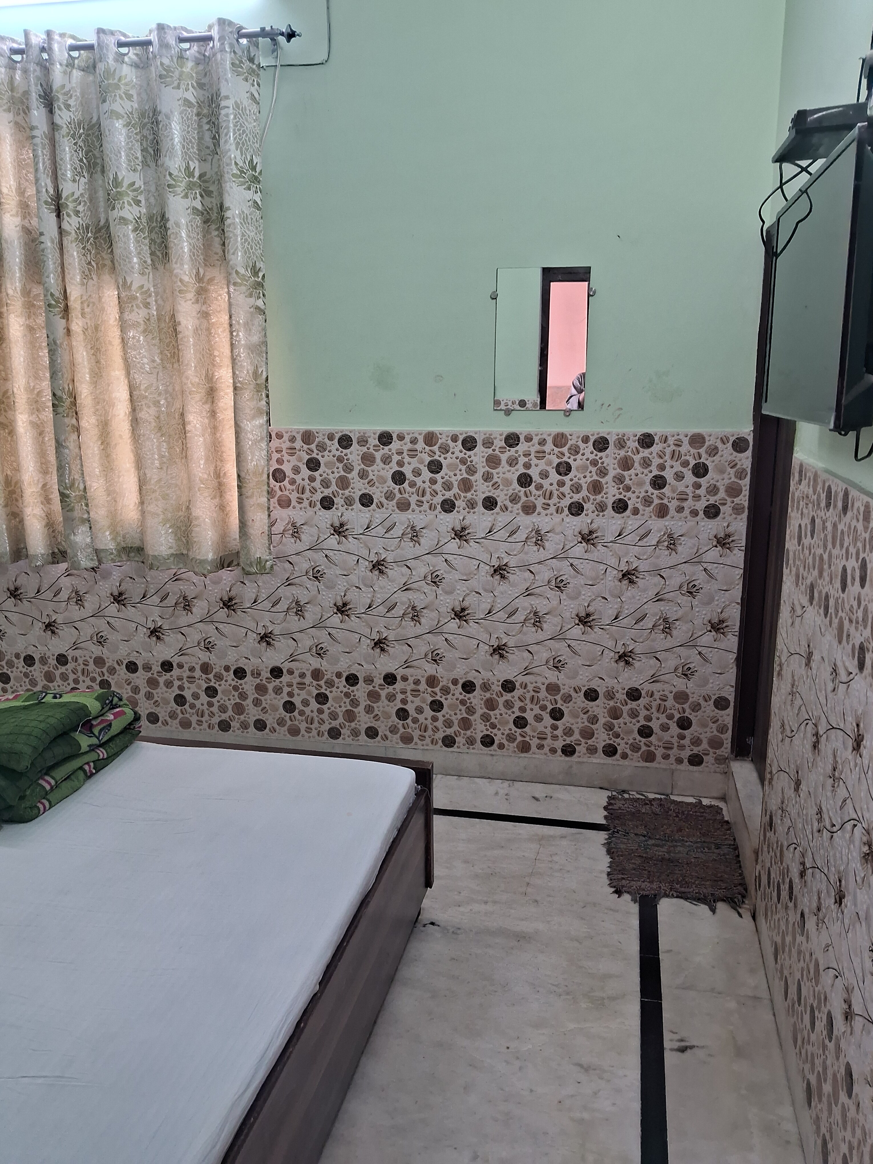 Maa Saraswati Atithi Bhawan 𝗕𝗢𝗢𝗞 Mathura Villa