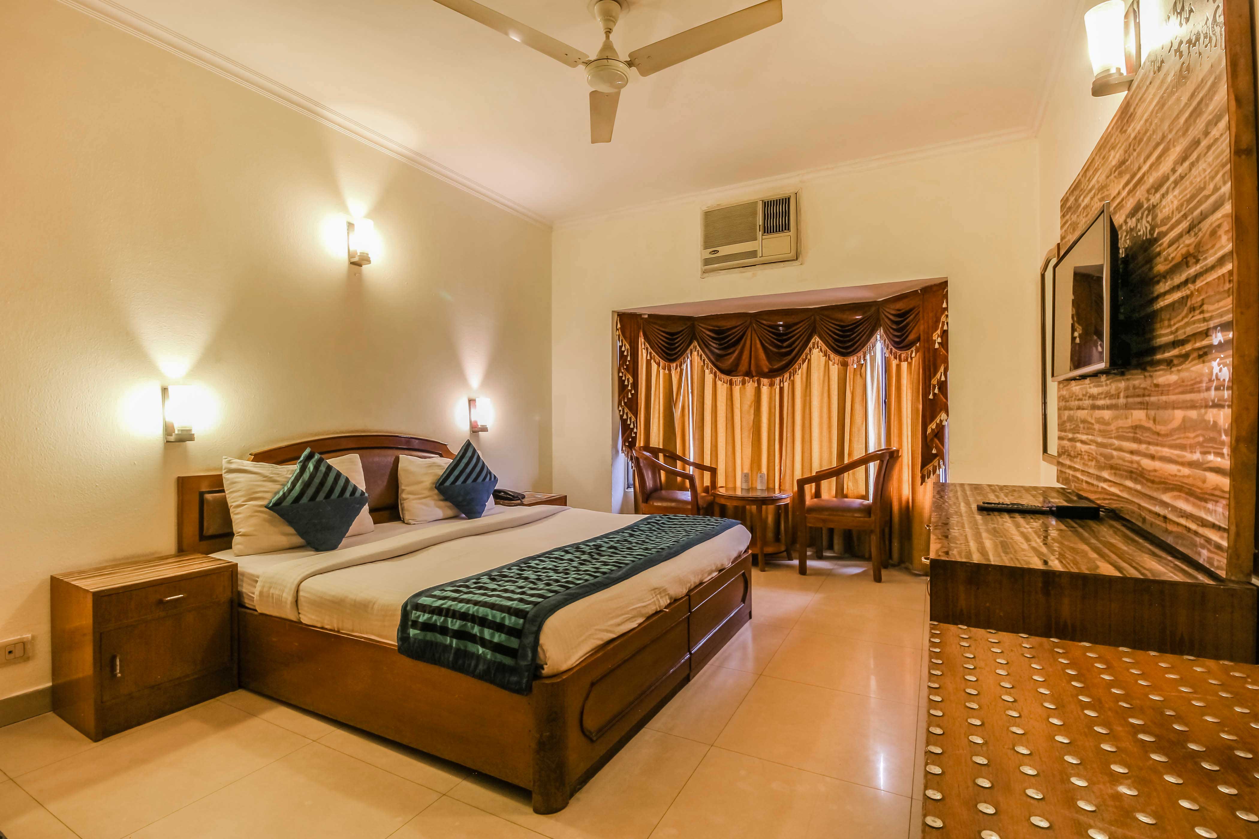 Hotel Smart Inn 𝗕𝗢𝗢𝗞 Gurgaon Guest House