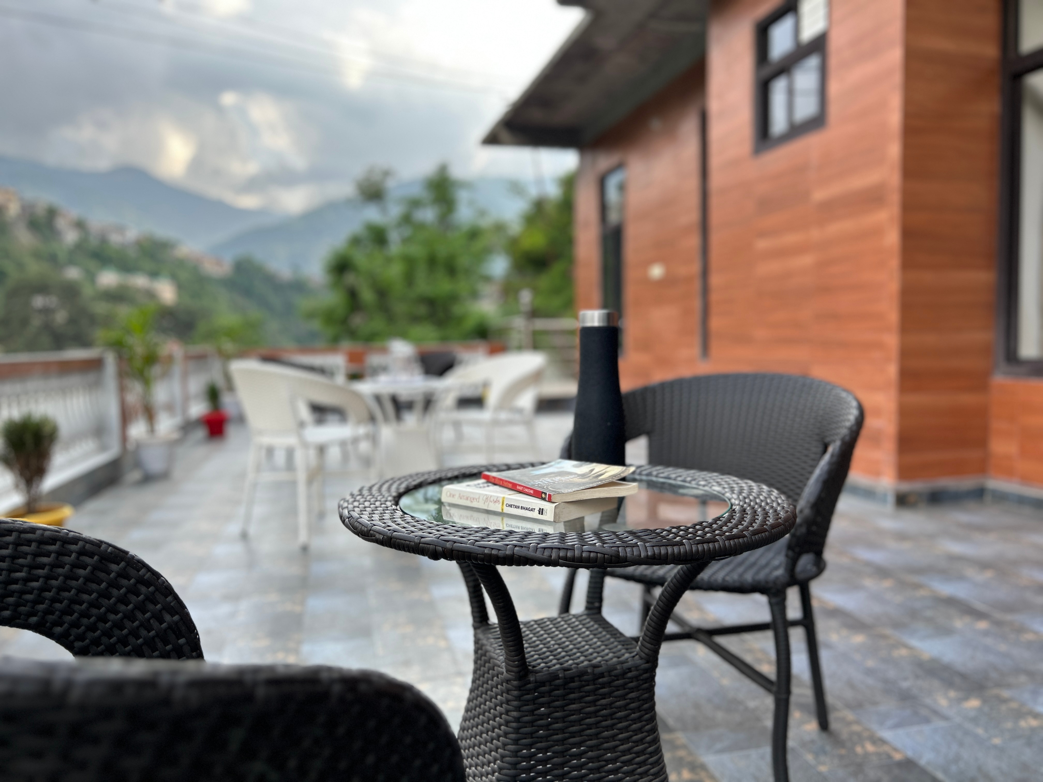 Hotel Lemonade Inn 𝗕𝗢𝗢𝗞 Chamba Himachal Hotel