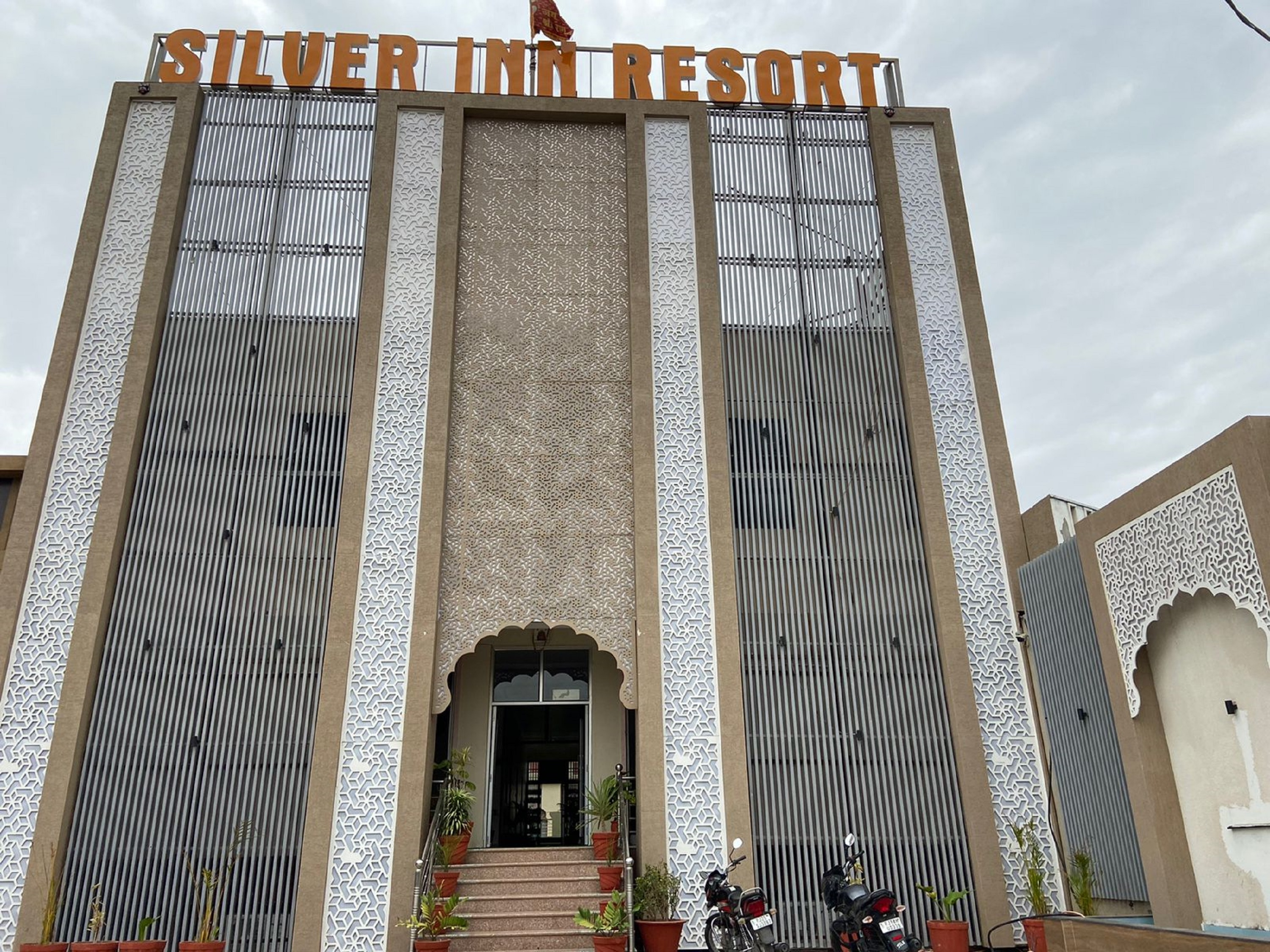 SILVER INN RESORTS 𝗕𝗢𝗢𝗞 Jaipur Resort