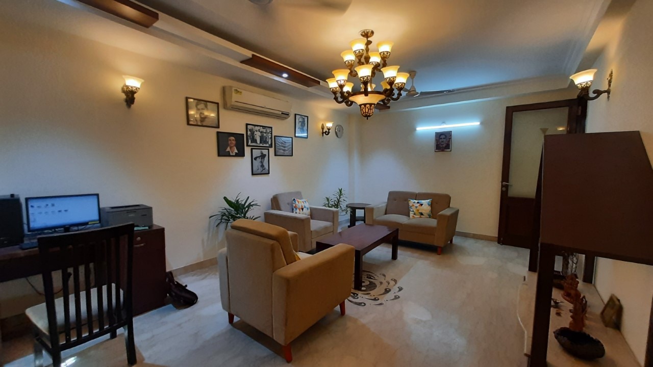 Tkoncept Stays D38 | Rooms with Wi-Fi 𝗕𝗢𝗢𝗞 Delhi Homestay