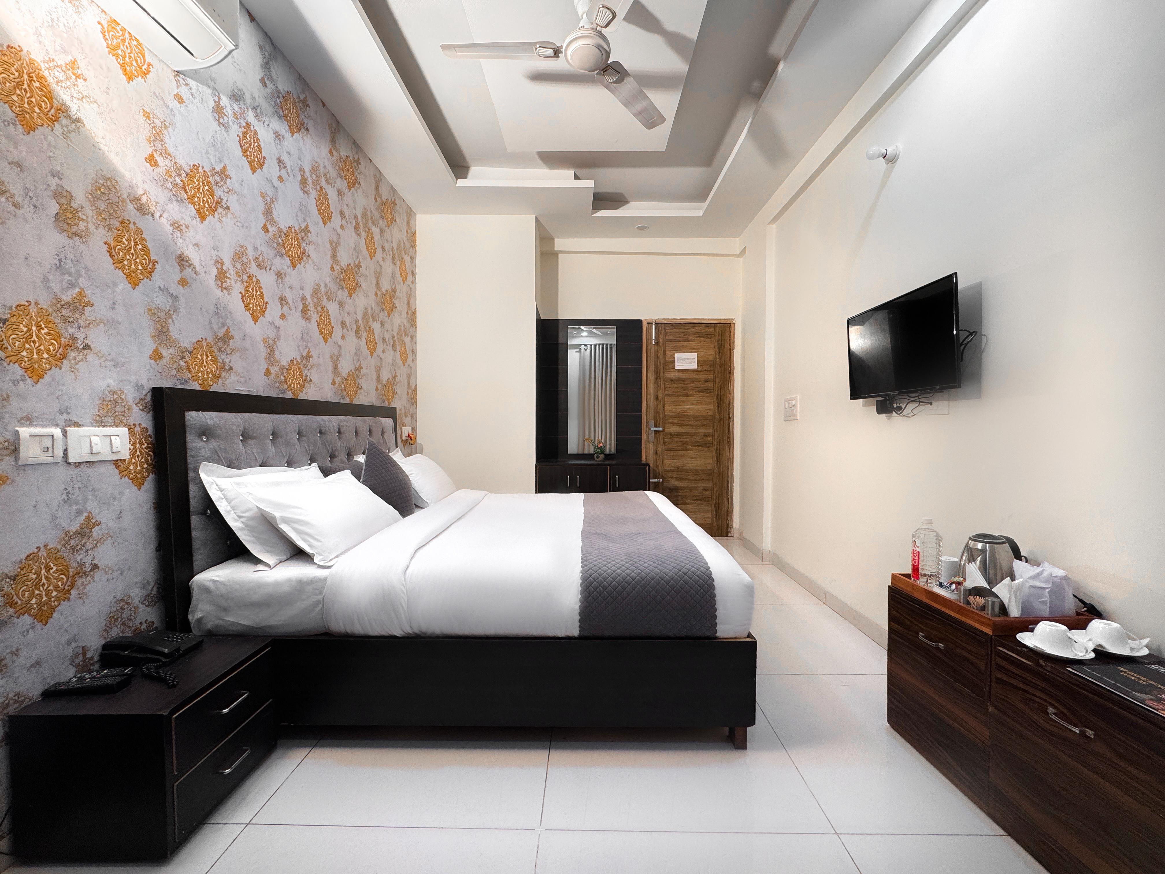 Hotel Millard 𝗕𝗢𝗢𝗞 Kharar Hotel