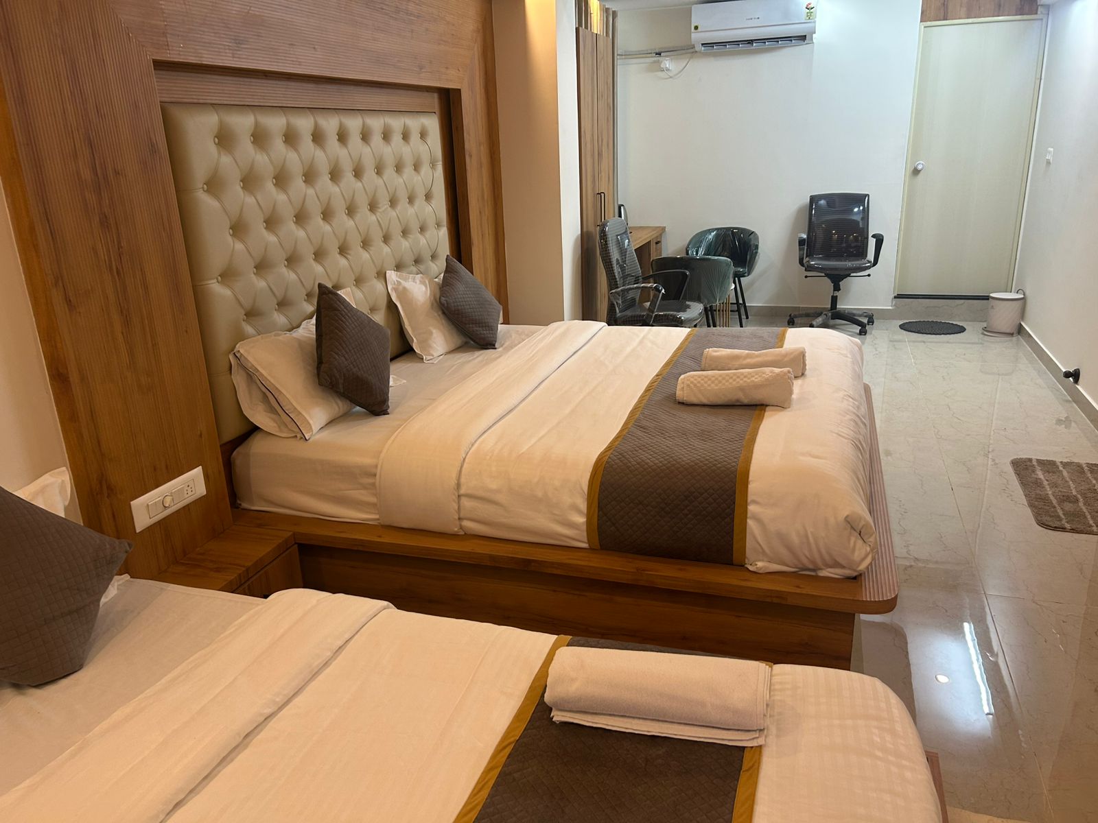 Hotel orchid bloom 𝗕𝗢𝗢𝗞 Bangalore Hotel