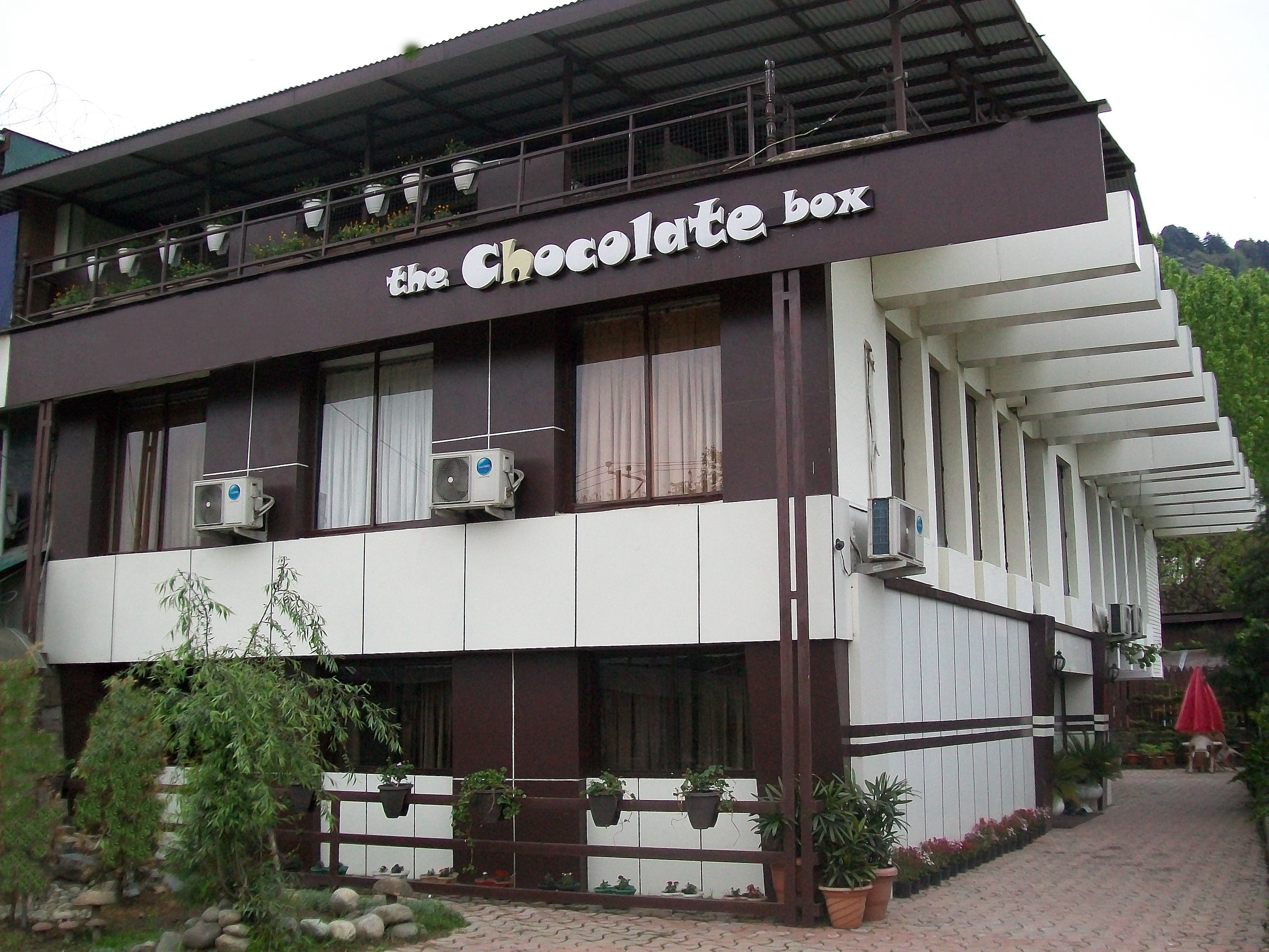 Amenities of Chocolate Box Dal Lake