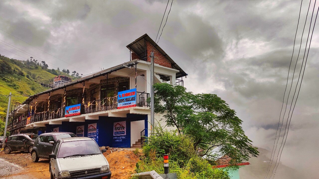RS Homestay 𝗕𝗢𝗢𝗞 Theog Homestay