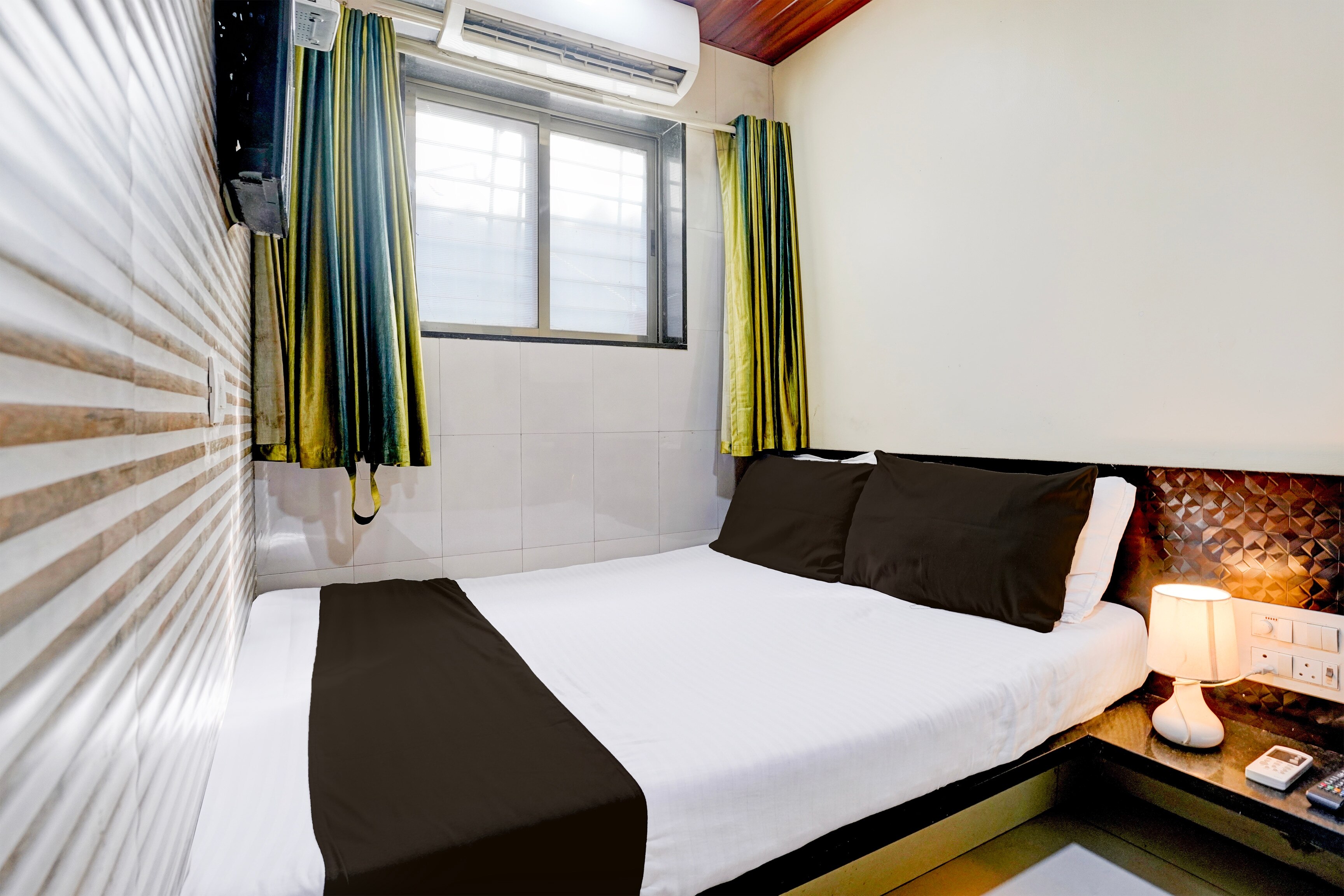 Hotel O Golden Sagar 𝗕𝗢𝗢𝗞 Mumbai Hotel