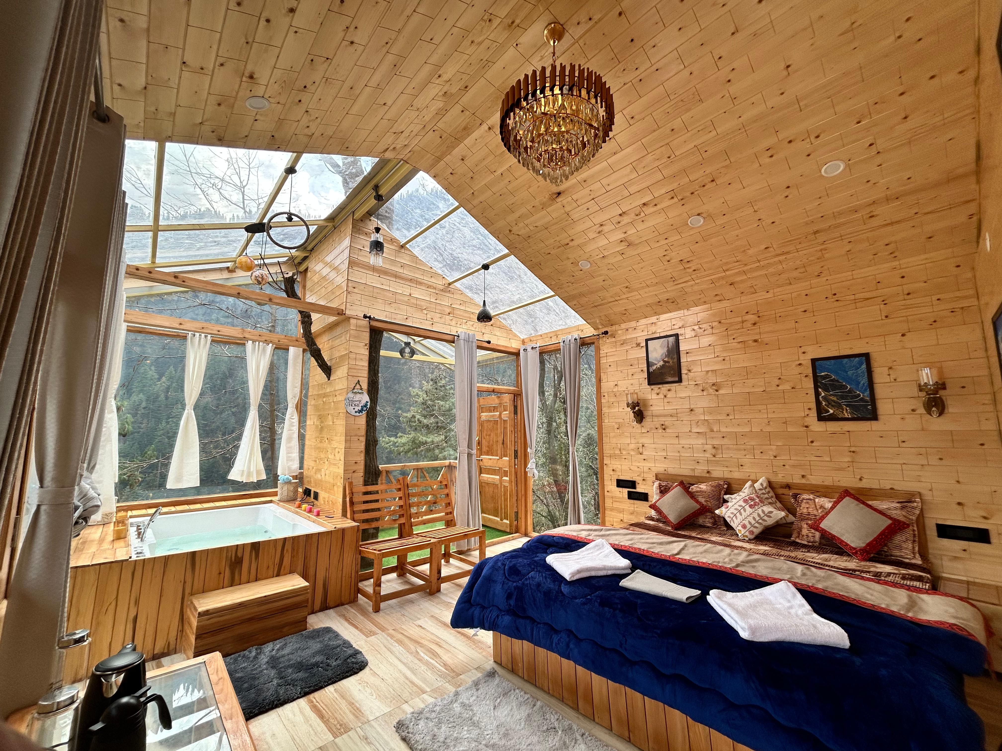 SkyHeaven Jacuzzi Treehouse 𝗕𝗢𝗢𝗞 Jibhi Tree house