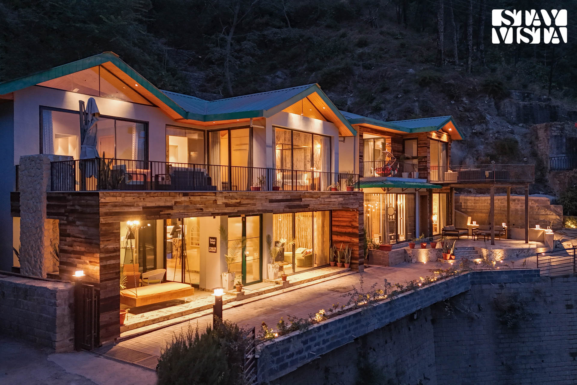 StayVista at Thelma & Louise Cottage w/ Outdoor Jacuzzi Kasauli ...