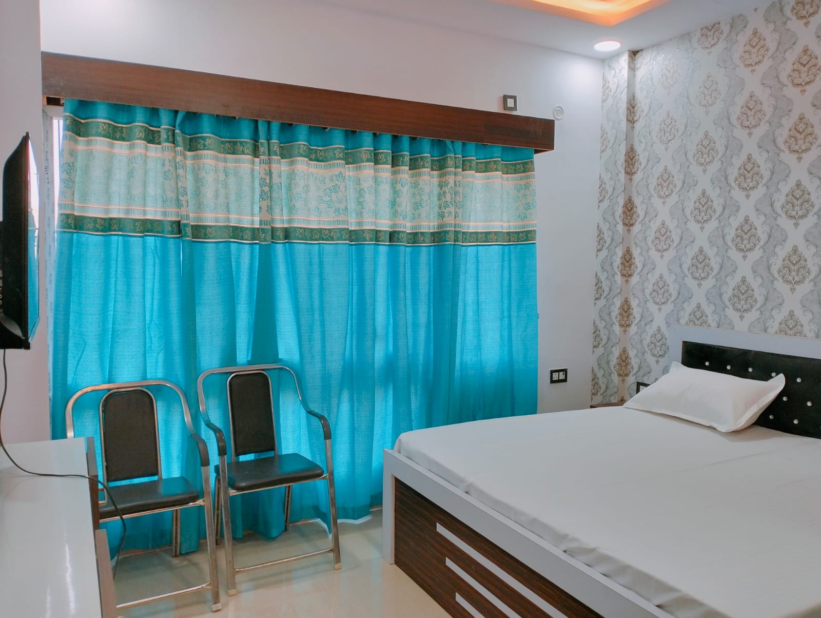 Hotel PRInn 𝗕𝗢𝗢𝗞 Lucknow Hotel