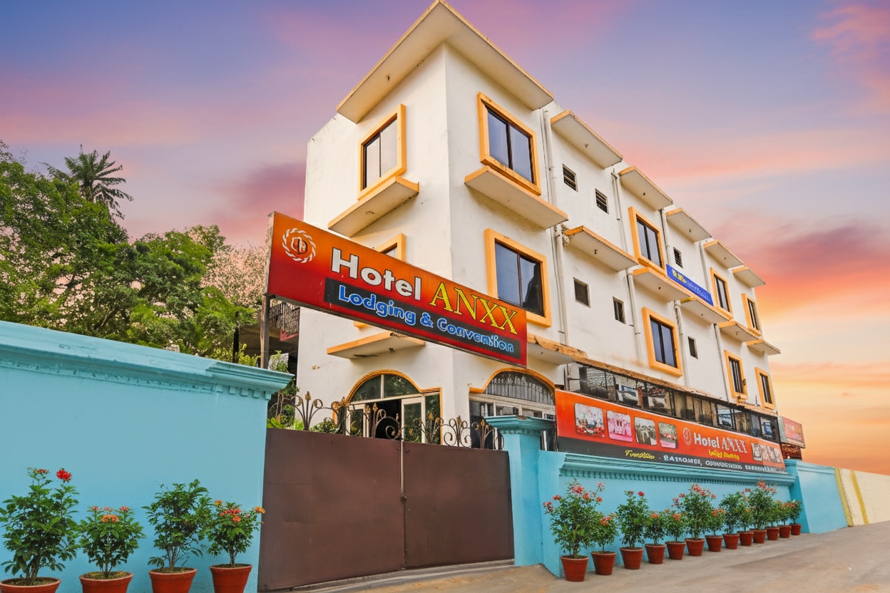 FabHotel Anxx - Nr. Railway Station & Raj Mahal Square 𝗕𝗢𝗢𝗞 ...