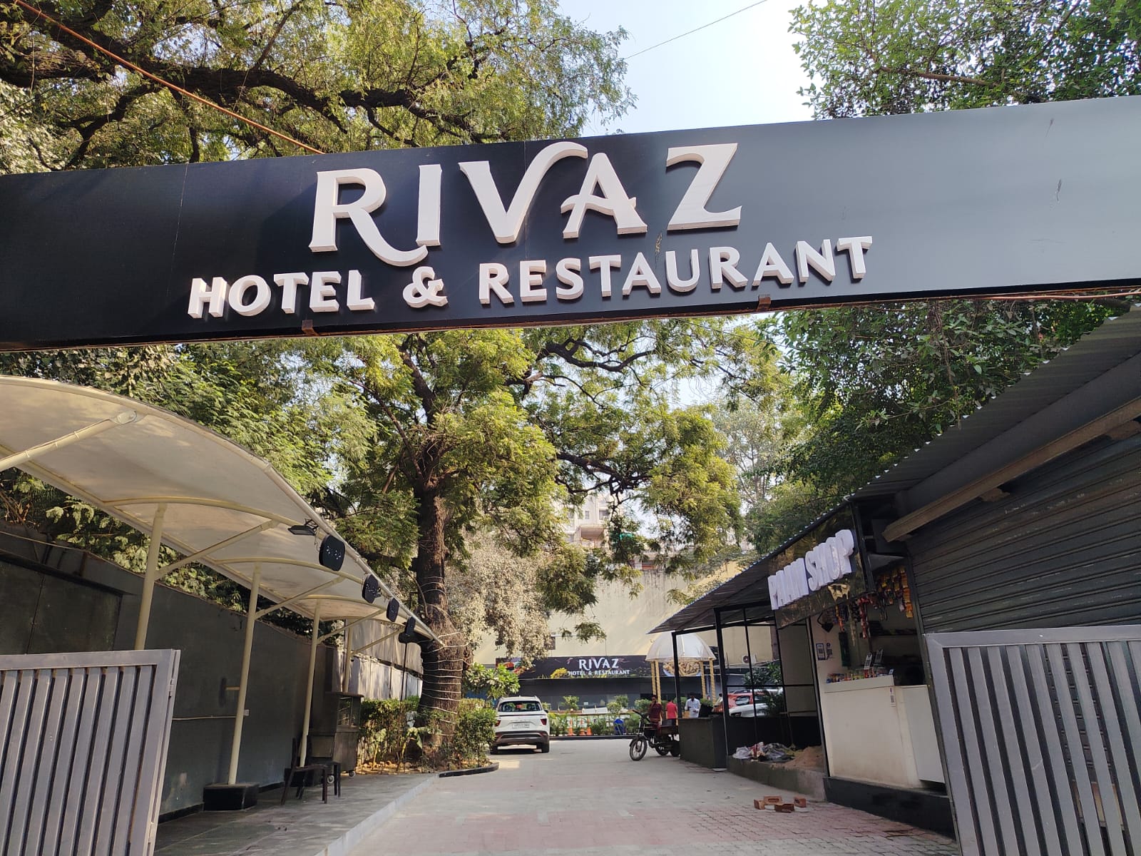 Rooms of Rivaz Hotel and Restaurant - Hotel in Delhi
