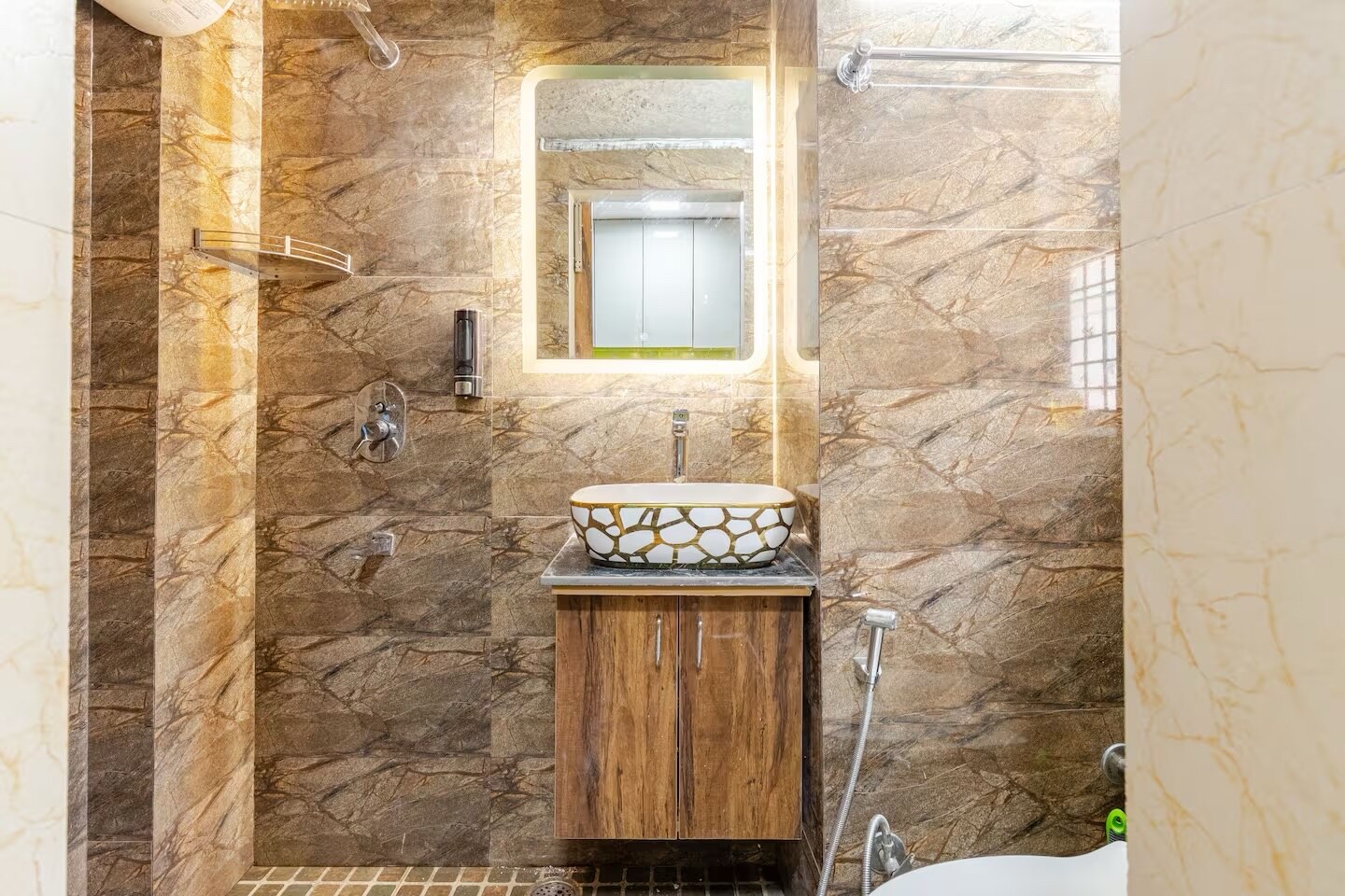 Super Luxury Independent Studio 𝗕𝗢𝗢𝗞 Gurgaon Homestay