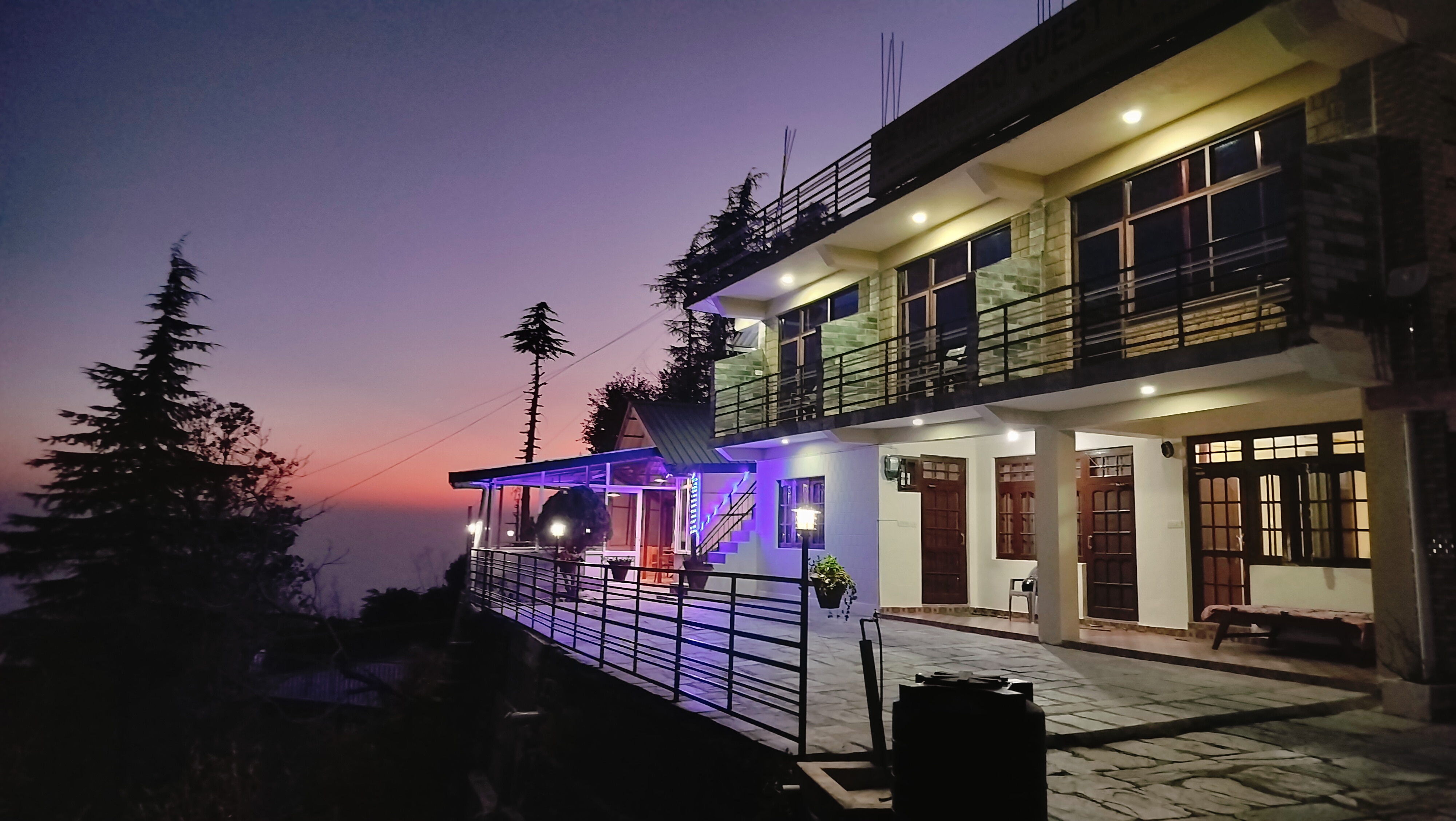 Paradiso Guest House 𝗕𝗢𝗢𝗞 Dharamshala Guest House
