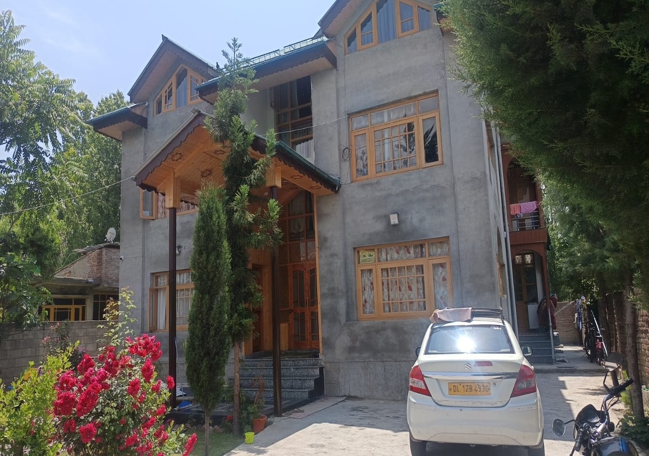 Rooms of Zikra Home Stay - Homestay in Srinagar