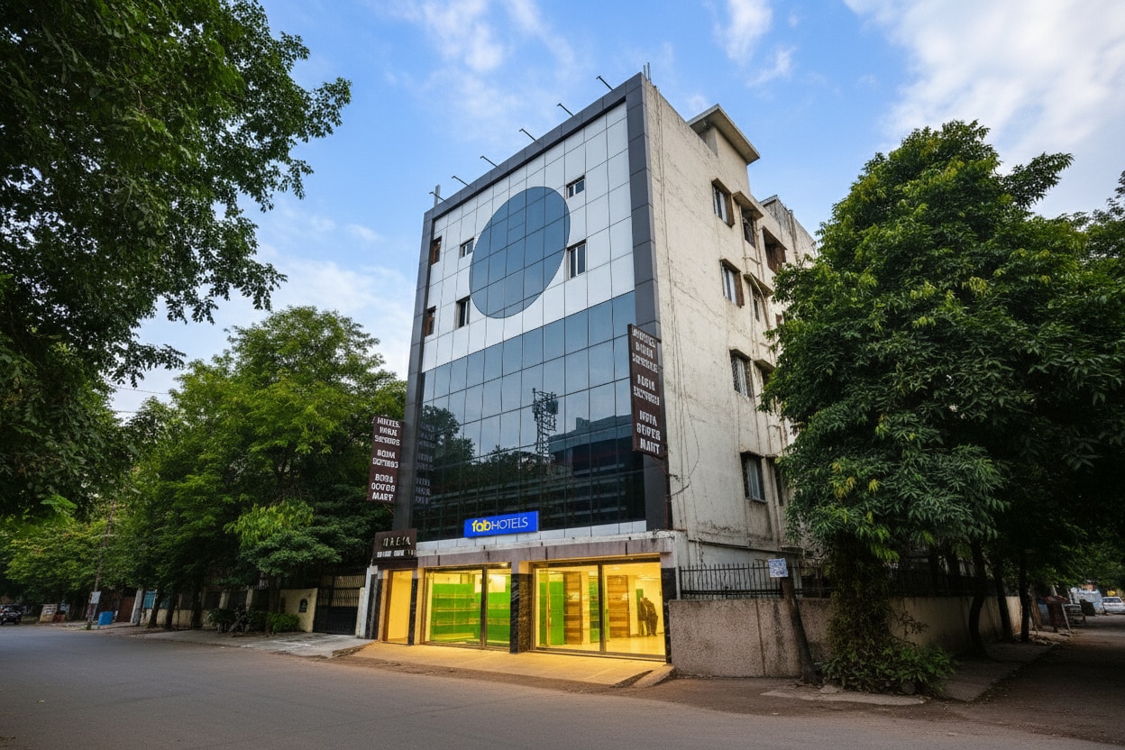 FabHotel Mona Continental - Nr. Laxmi Nagar IT Hub 𝗕𝗢𝗢𝗞 Delhi Hotel