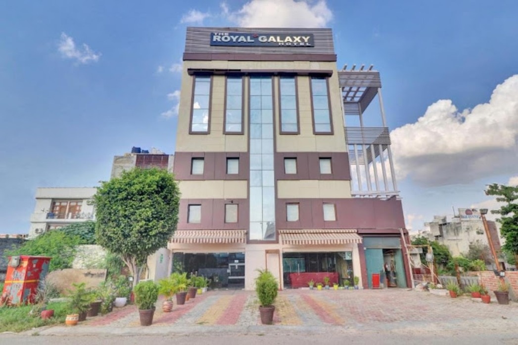 The Royal Galaxy 𝗕𝗢𝗢𝗞 Delhi Hotel