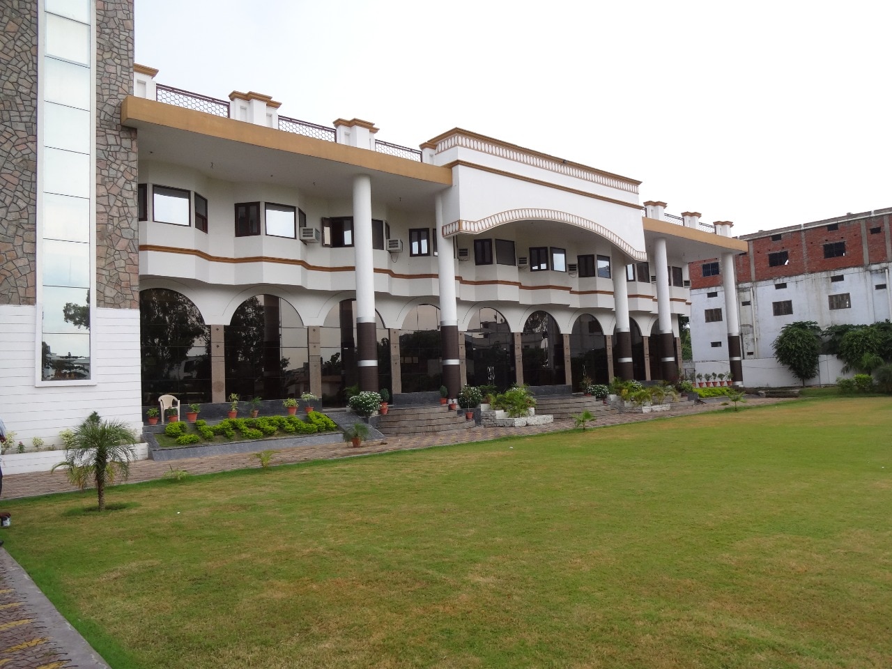 Amenities of Shimla Resort Lucknow