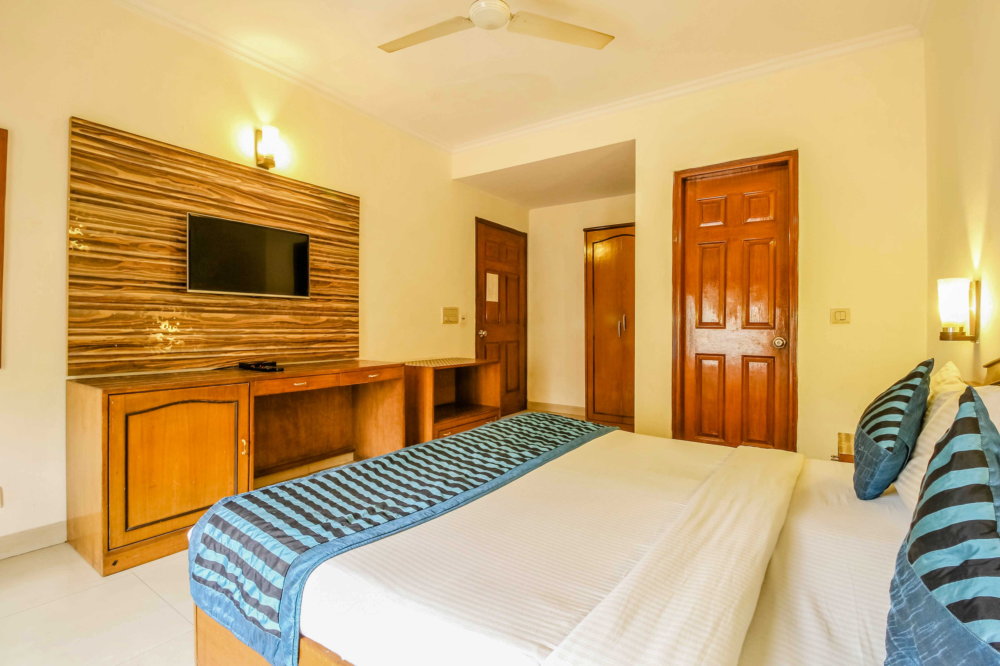 Hotel Smart Inn 𝗕𝗢𝗢𝗞 Gurgaon Guest House