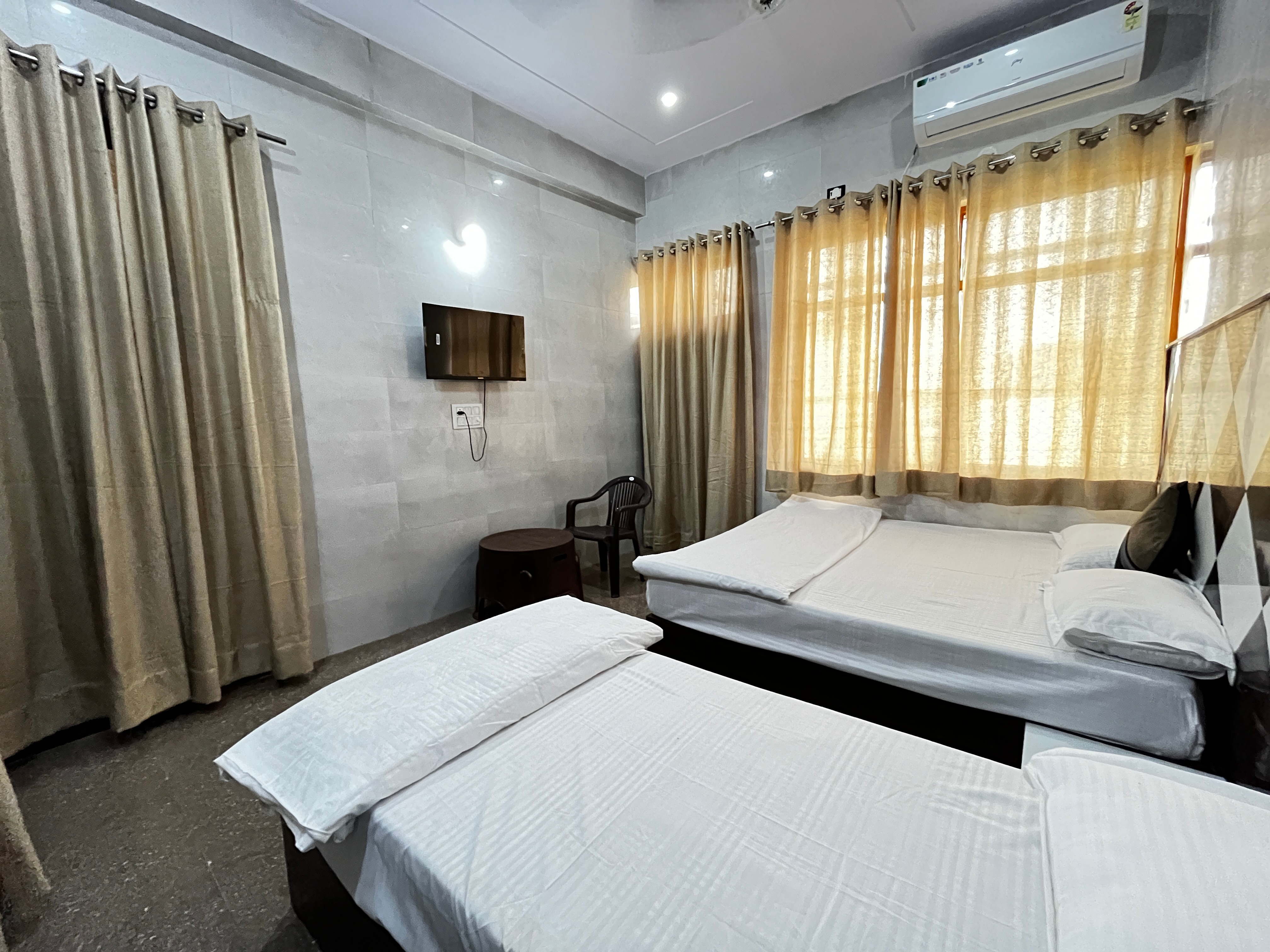 Bhakti Vedanta Seva Dham 𝗕𝗢𝗢𝗞 Vrindavan Guest House