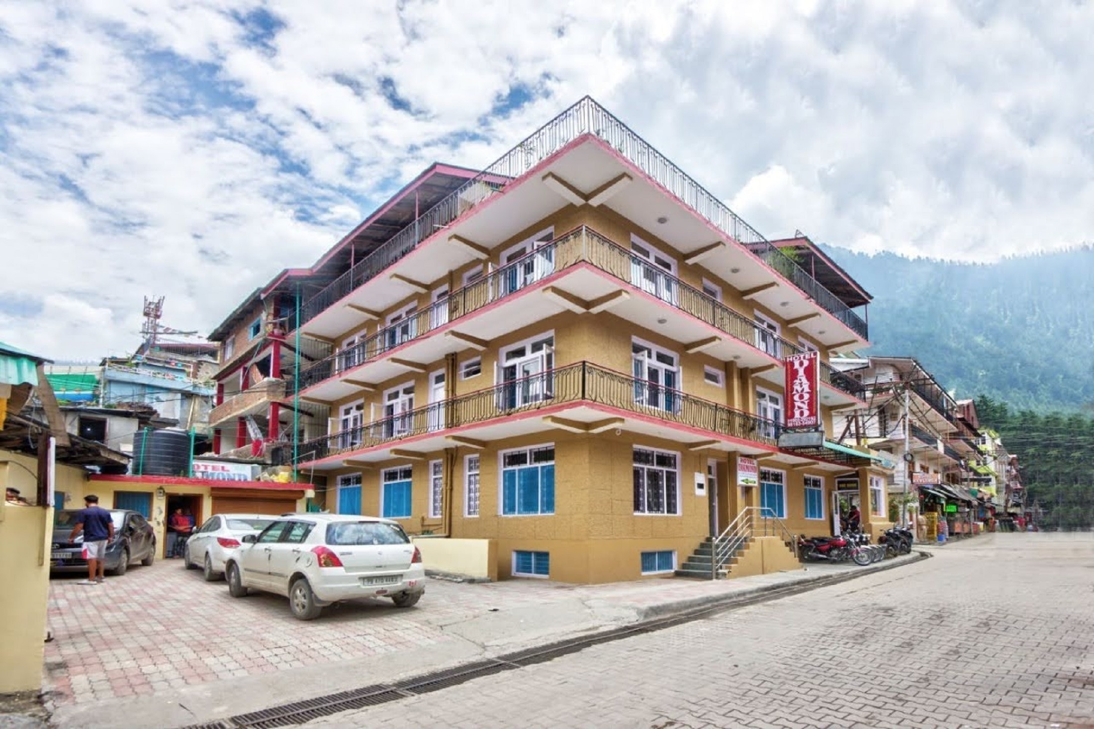 Hotel Diamond, Mall Road Manali. 𝗕𝗢𝗢𝗞 Manali Hotel