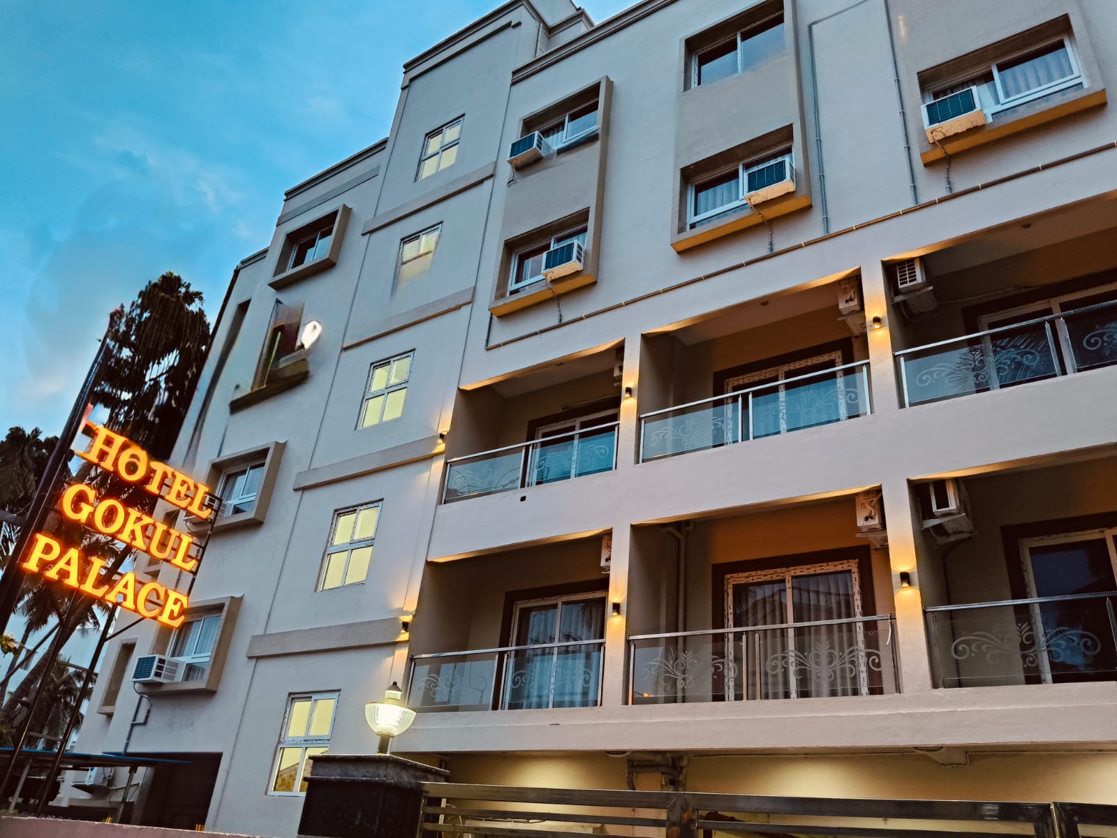 Hotel Gokul Palace 𝗕𝗢𝗢𝗞 Puri Hotel