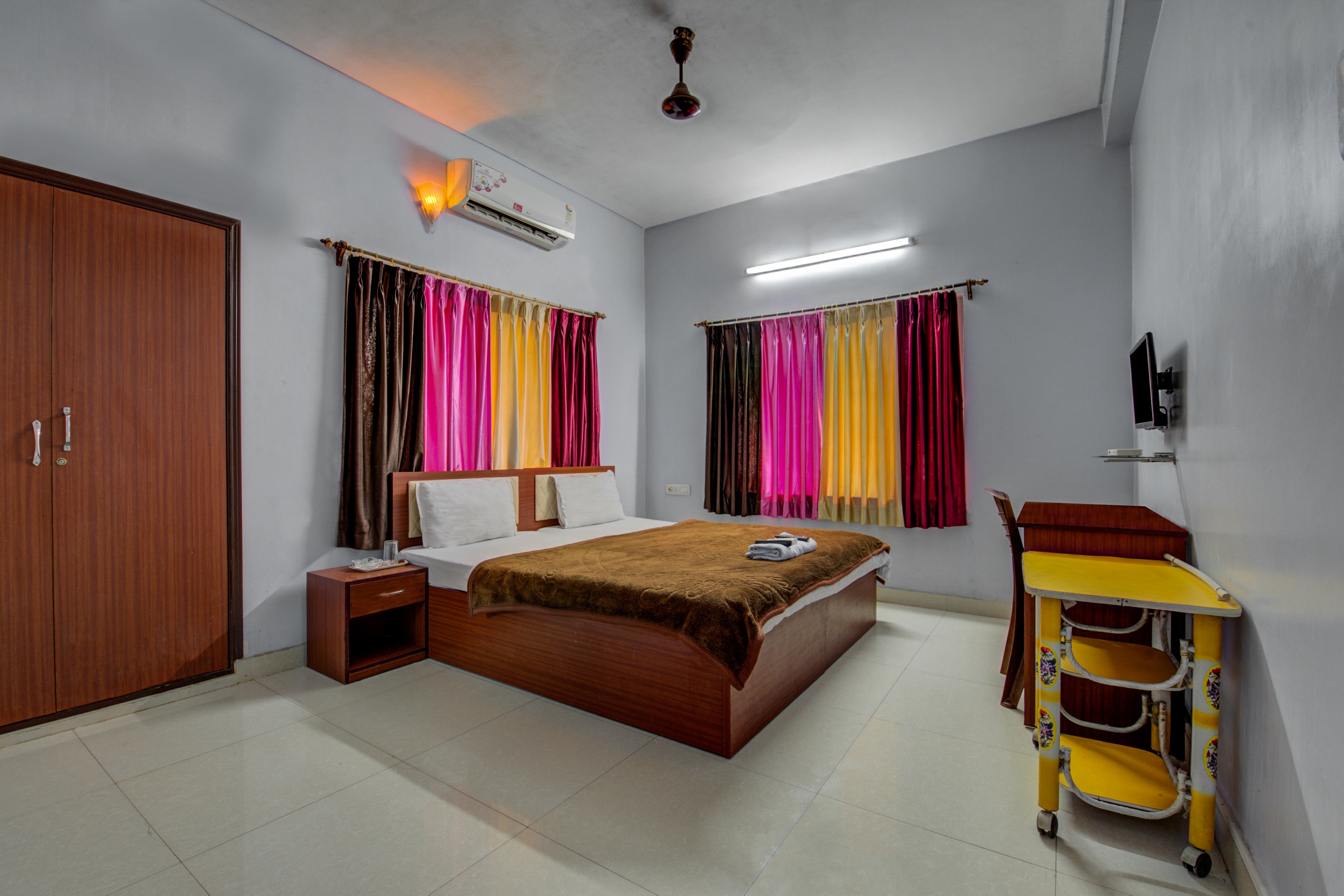 Samanta Enterprise DL 35 𝗕𝗢𝗢𝗞 Kolkata Homestay