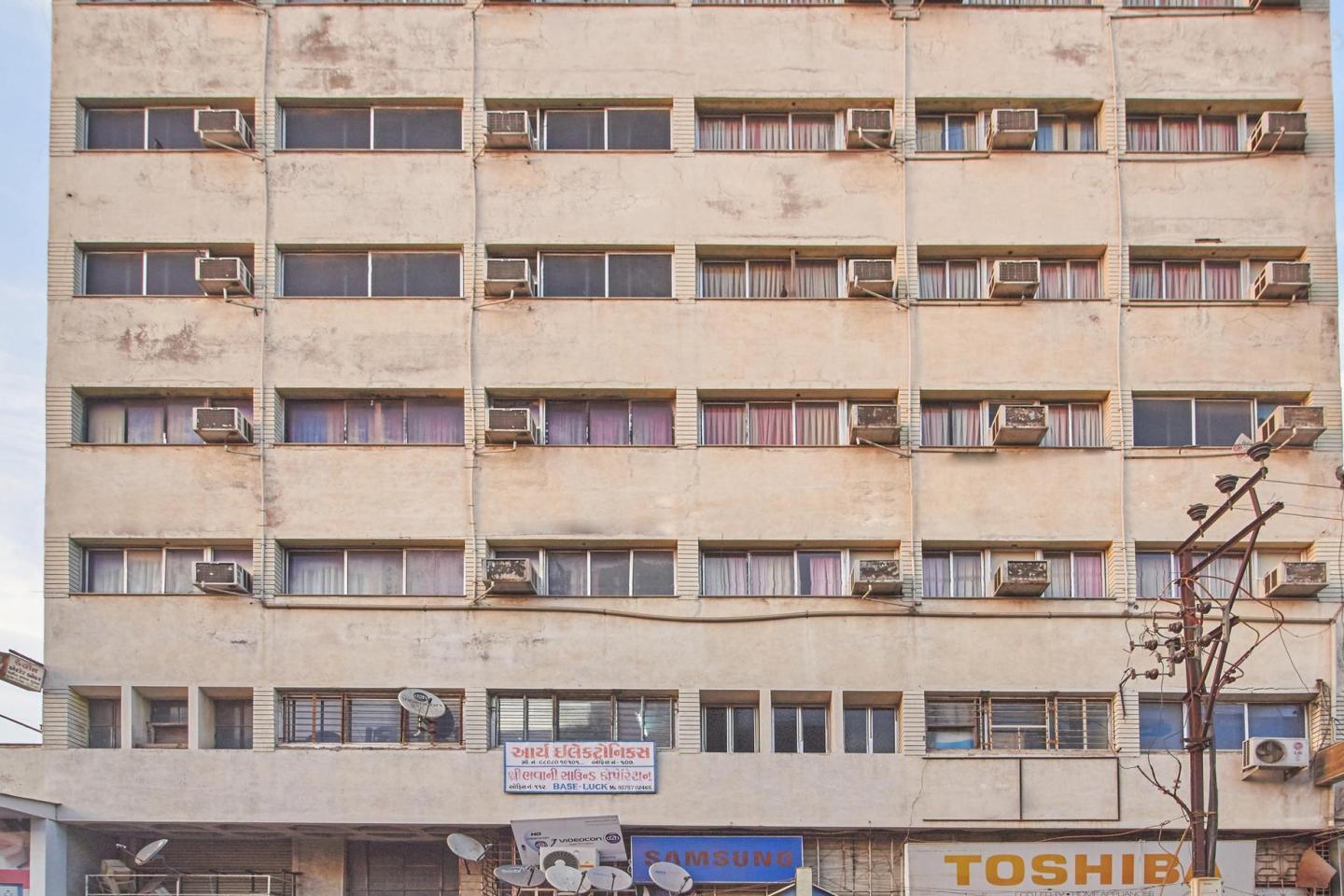 Hotel Aditya 𝗕𝗢𝗢𝗞 Rajkot Hotel