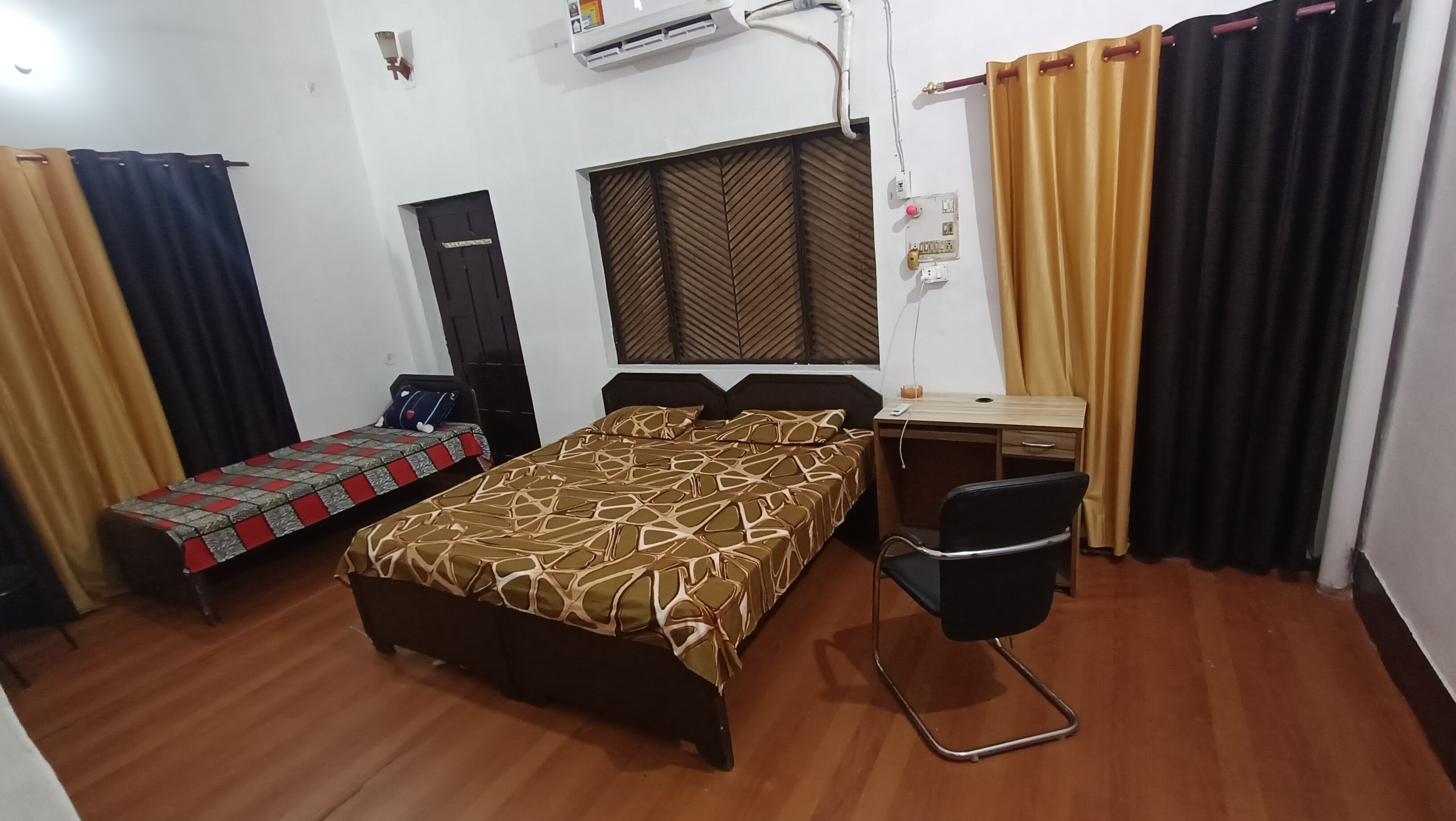 Pearl homestay 𝗕𝗢𝗢𝗞 Ayodhya Homestay