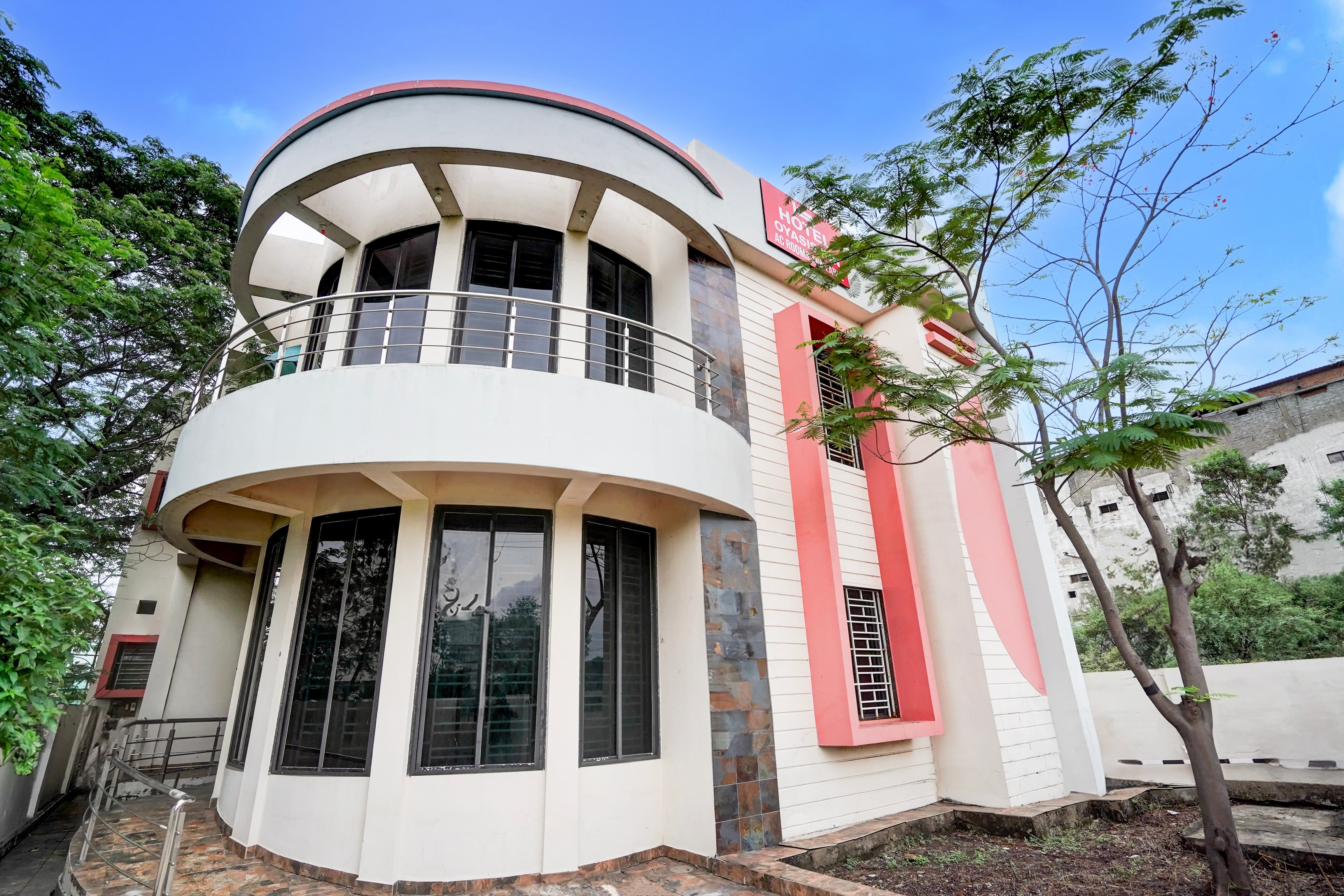 Hotel O Oyasis.in 𝗕𝗢𝗢𝗞 Kamthi Hotel