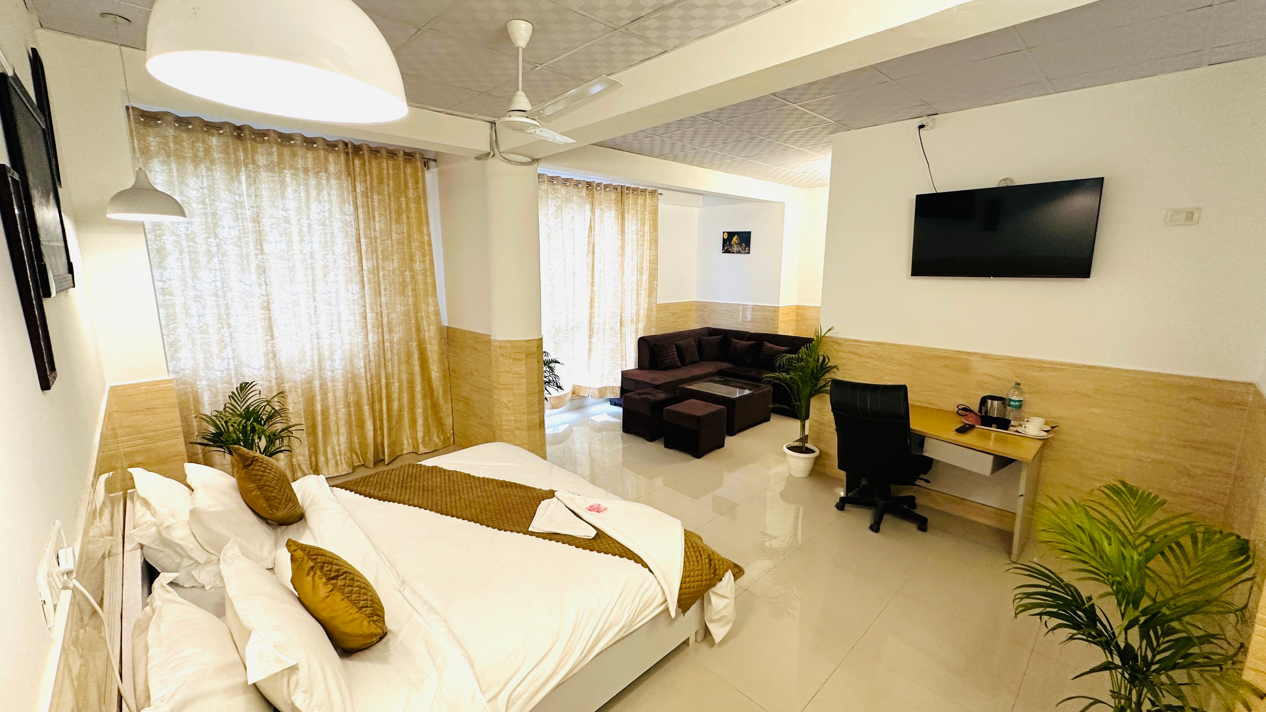 Hotel Relax Inn - Noida Sector 18 𝗕𝗢𝗢𝗞 Noida Hotel