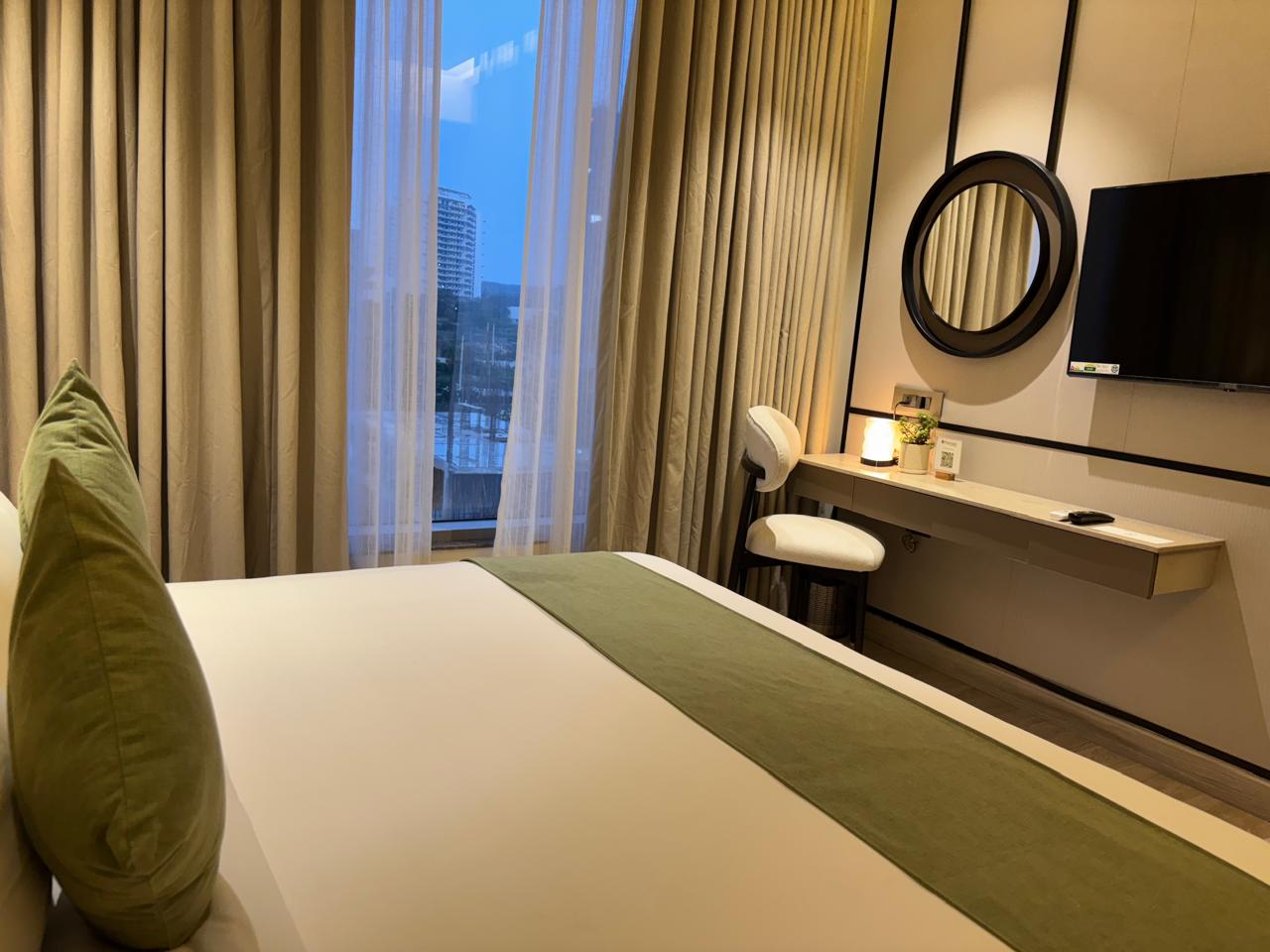 Foxtrail Sector 60 AM Hotel Kollection Gurgaon Gurgaon - Reviews ...