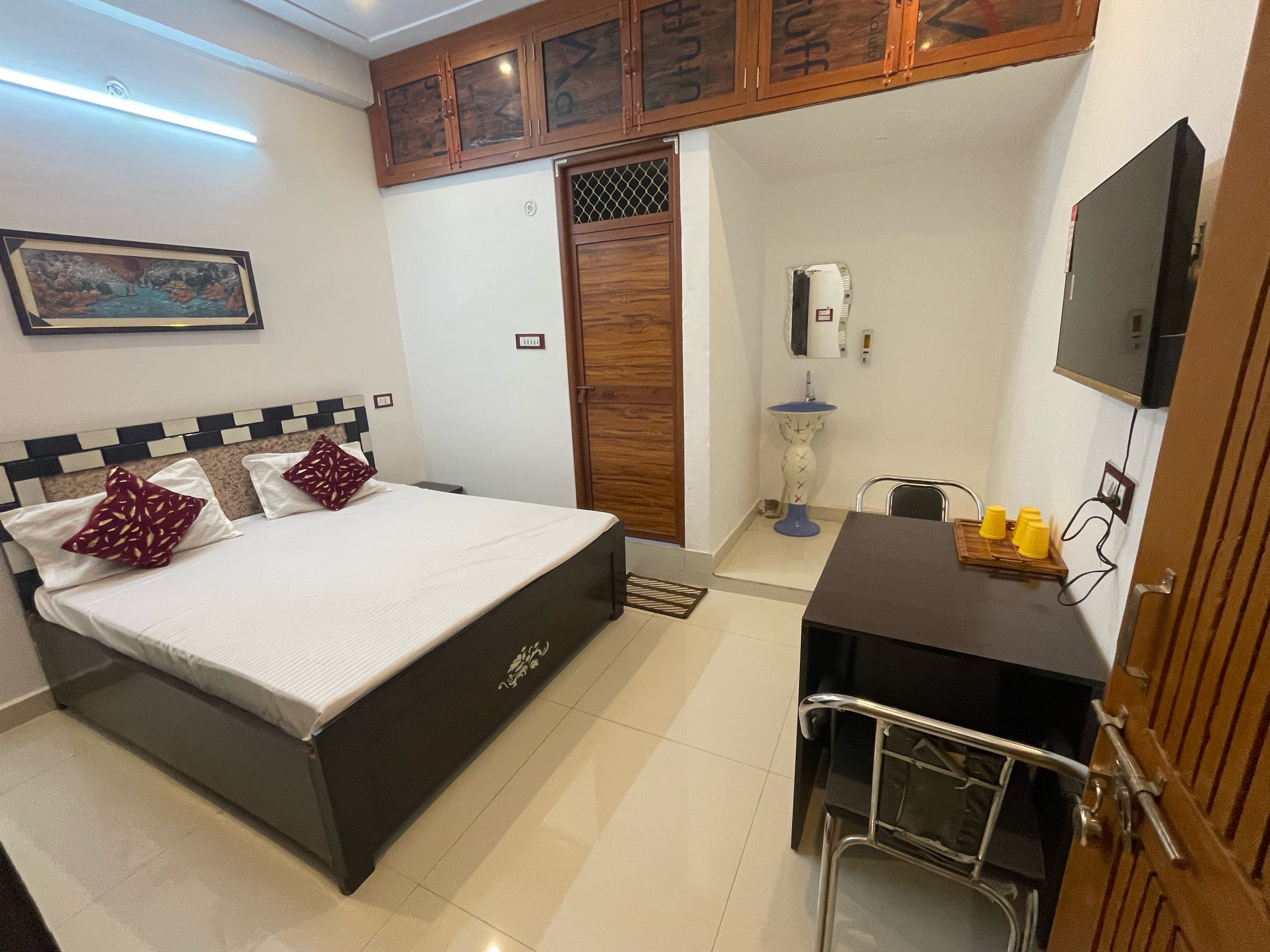 Govind Atithi Grah 𝗕𝗢𝗢𝗞 Ayodhya Homestay
